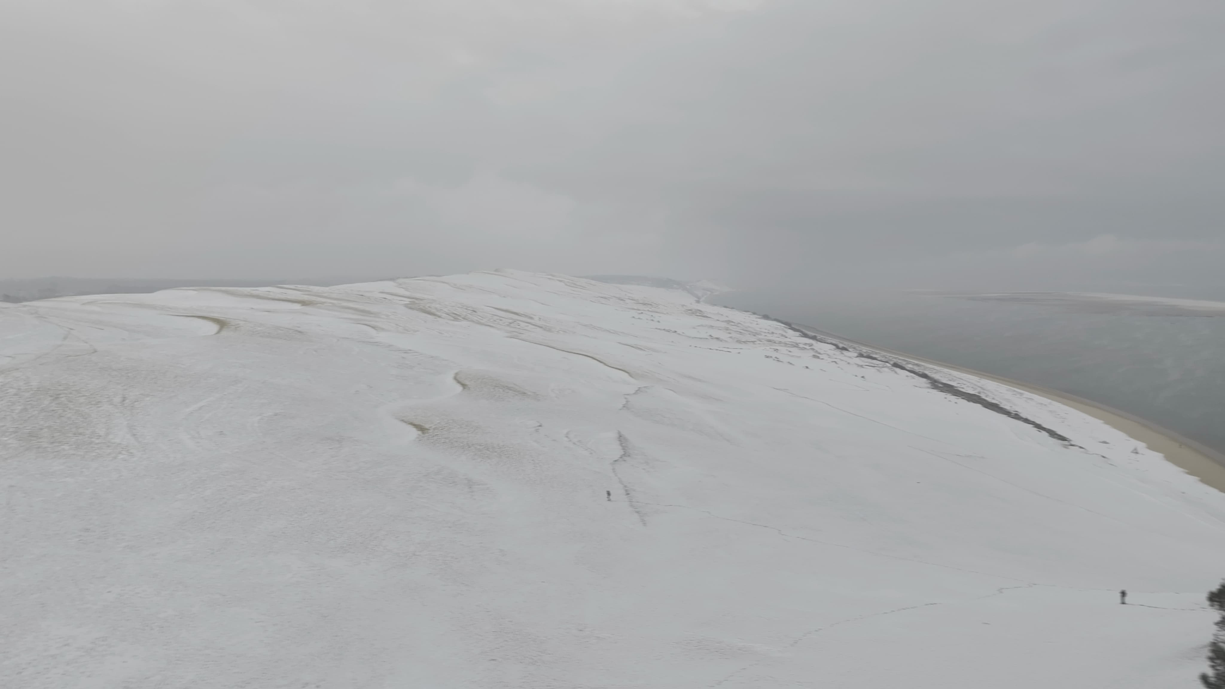 Les impressionnantes photos de la dune du Pilat sous la neige