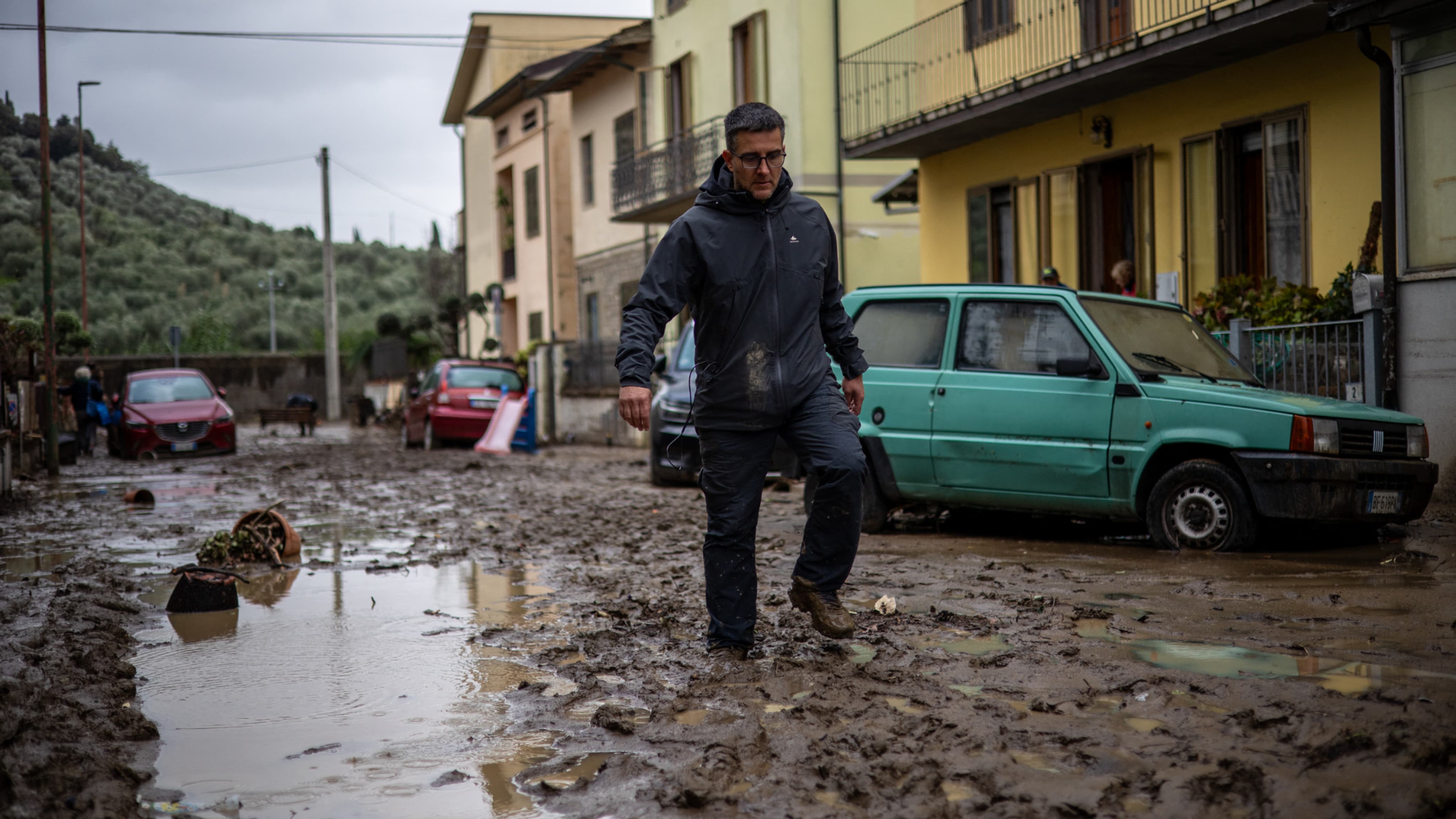 Tempête Ciaran: les images impressionnantes des dégâts en Italie