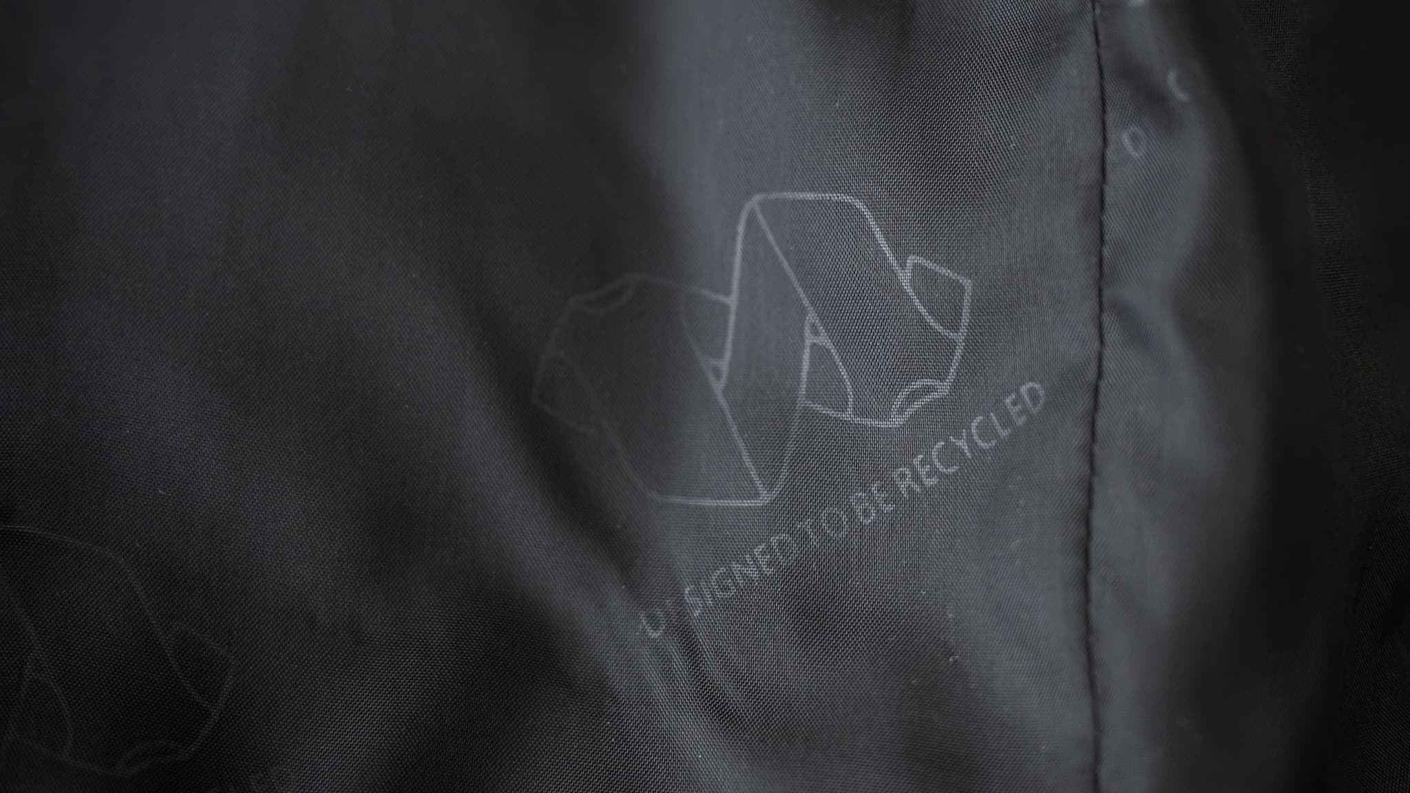 55% de particules microplastiques en plus: les vêtements en polyester ...