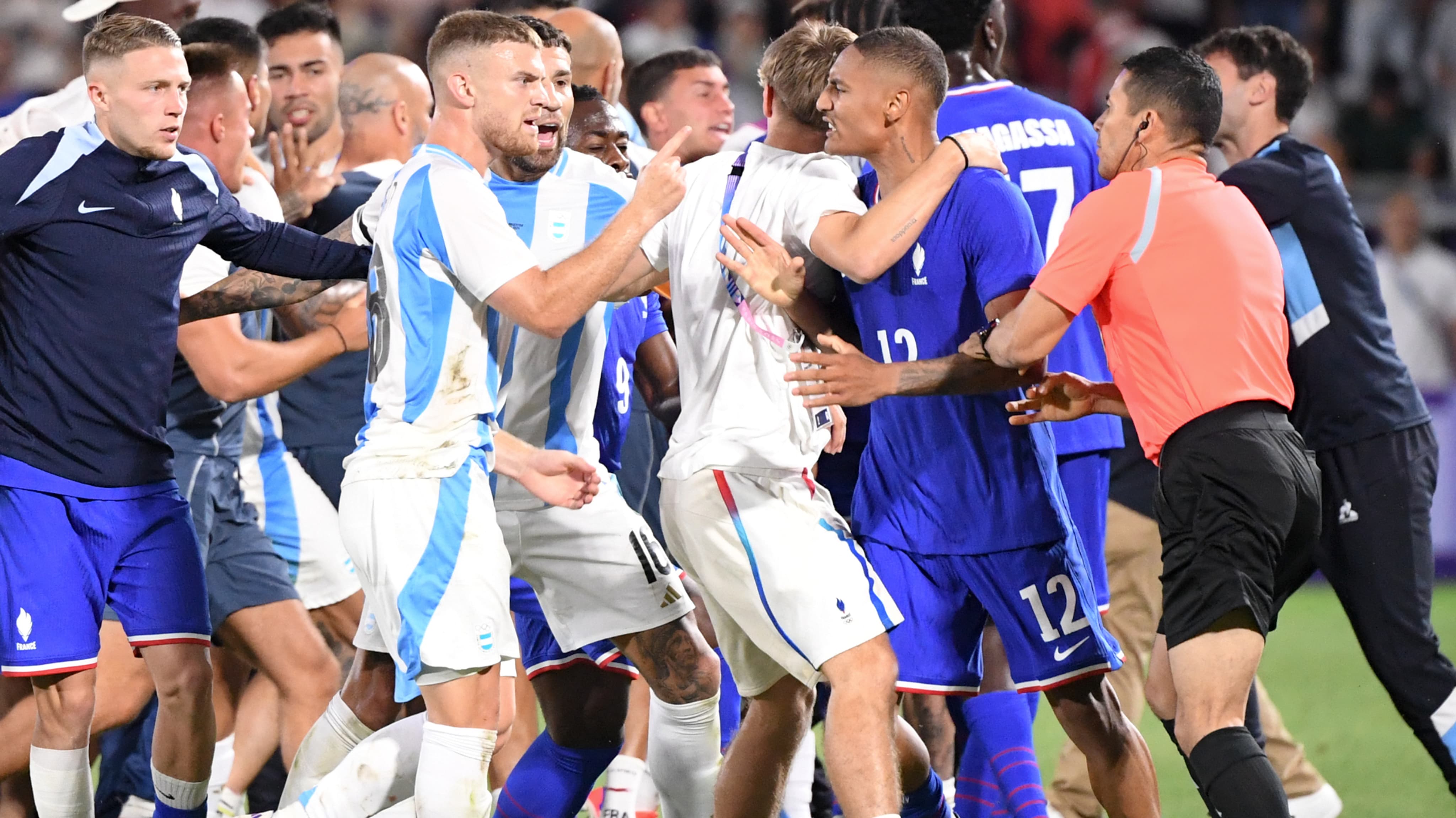 JO 2024 (football): après son carton rouge, Millot envoie un nouveau ...