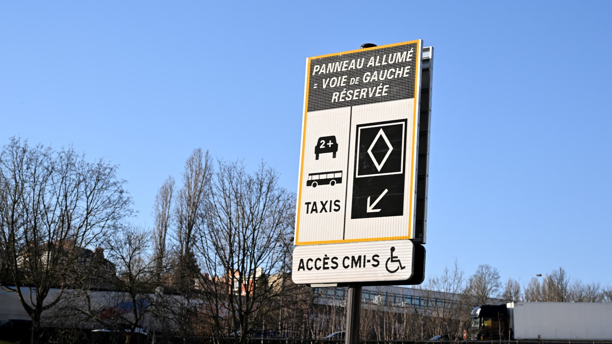 Voie réservée au covoiturage sur le périphérique parisien ...