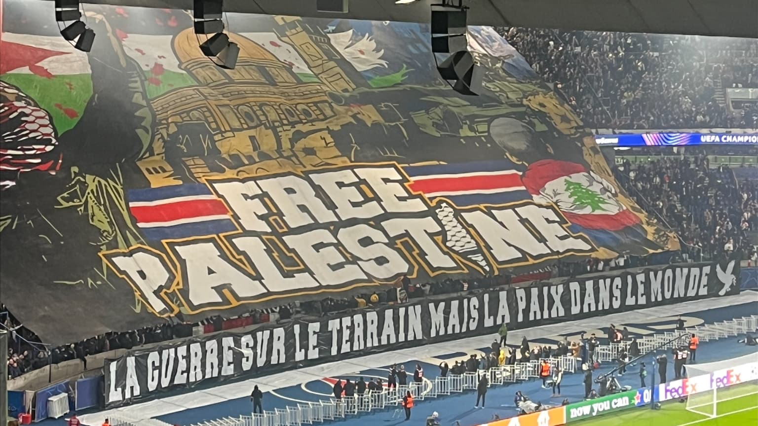 PSG-Atlético: le tifo "Free Palestine" des supporters parisiens