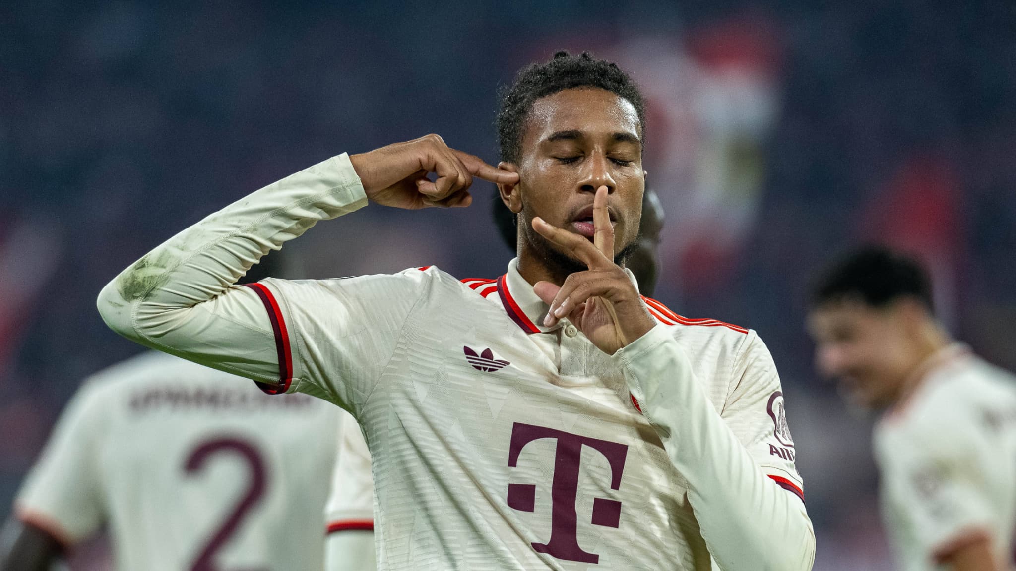 Bayern atropela o Dínamo com quatro gols de Harry Kane