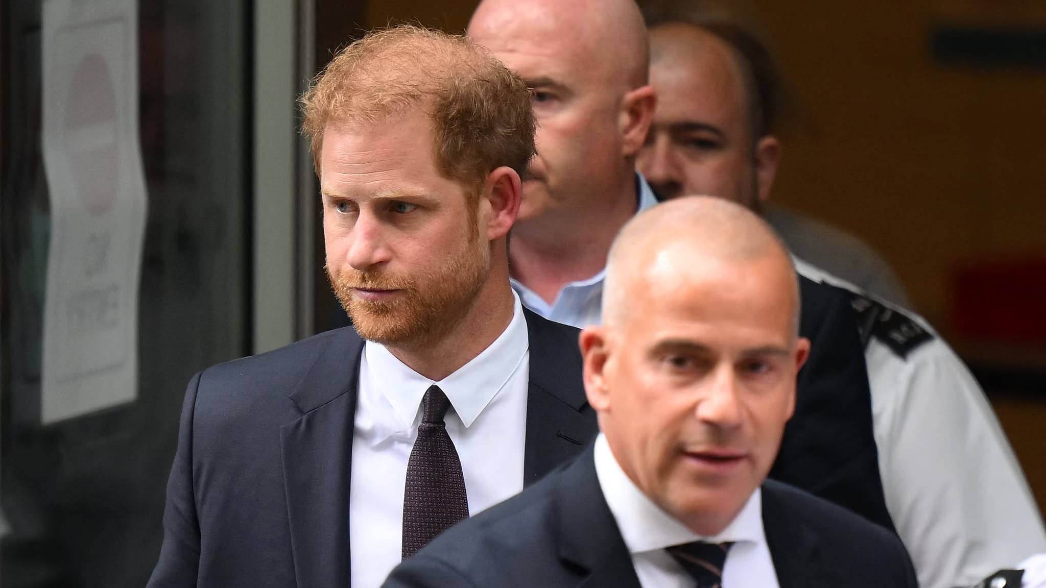 Procès intenté au "Daily Mirror": Harry quitte l'audience, qui ...