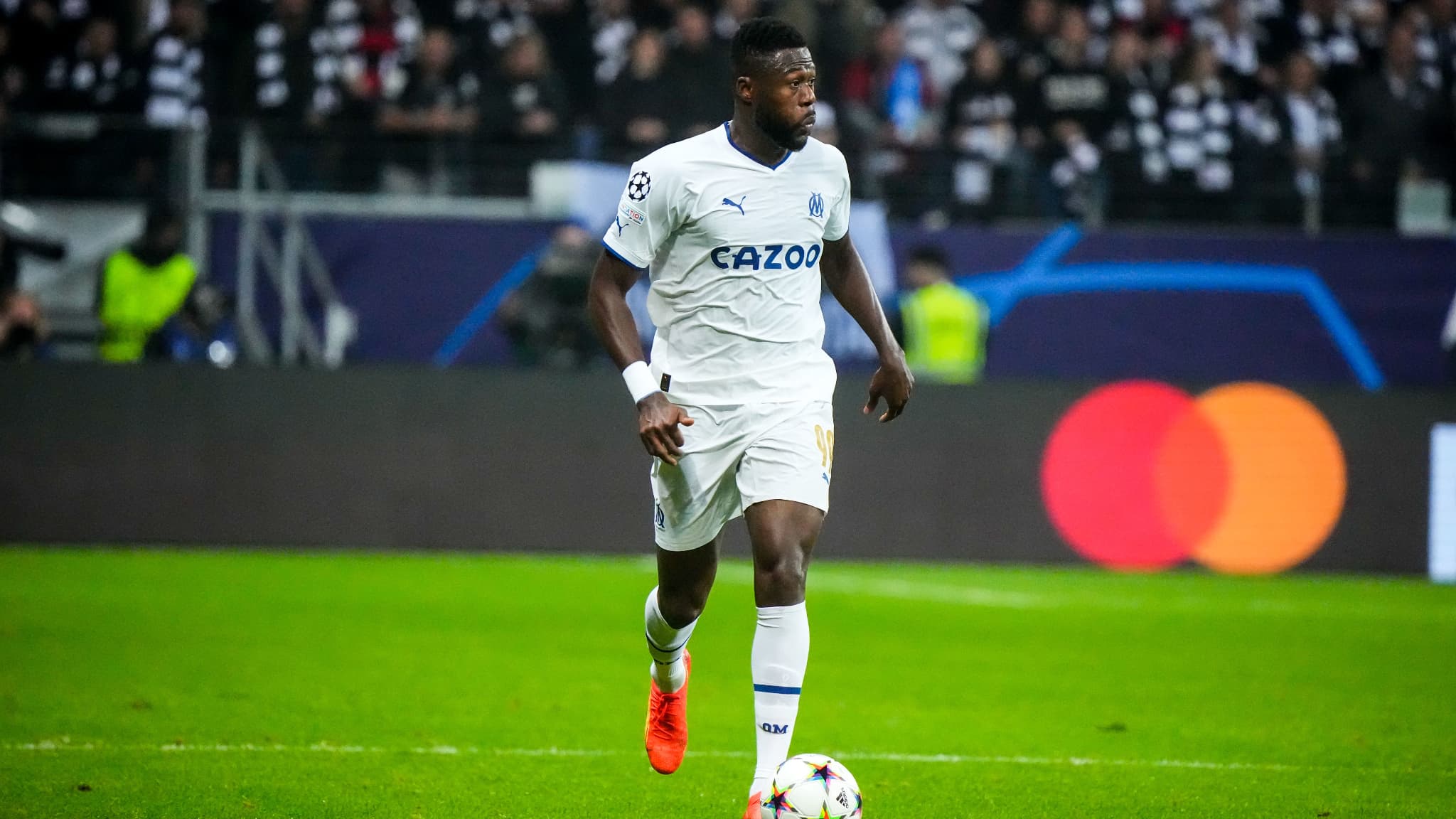 OM: "Ça va être la guerre contre Tottenham", annonce Mbemba