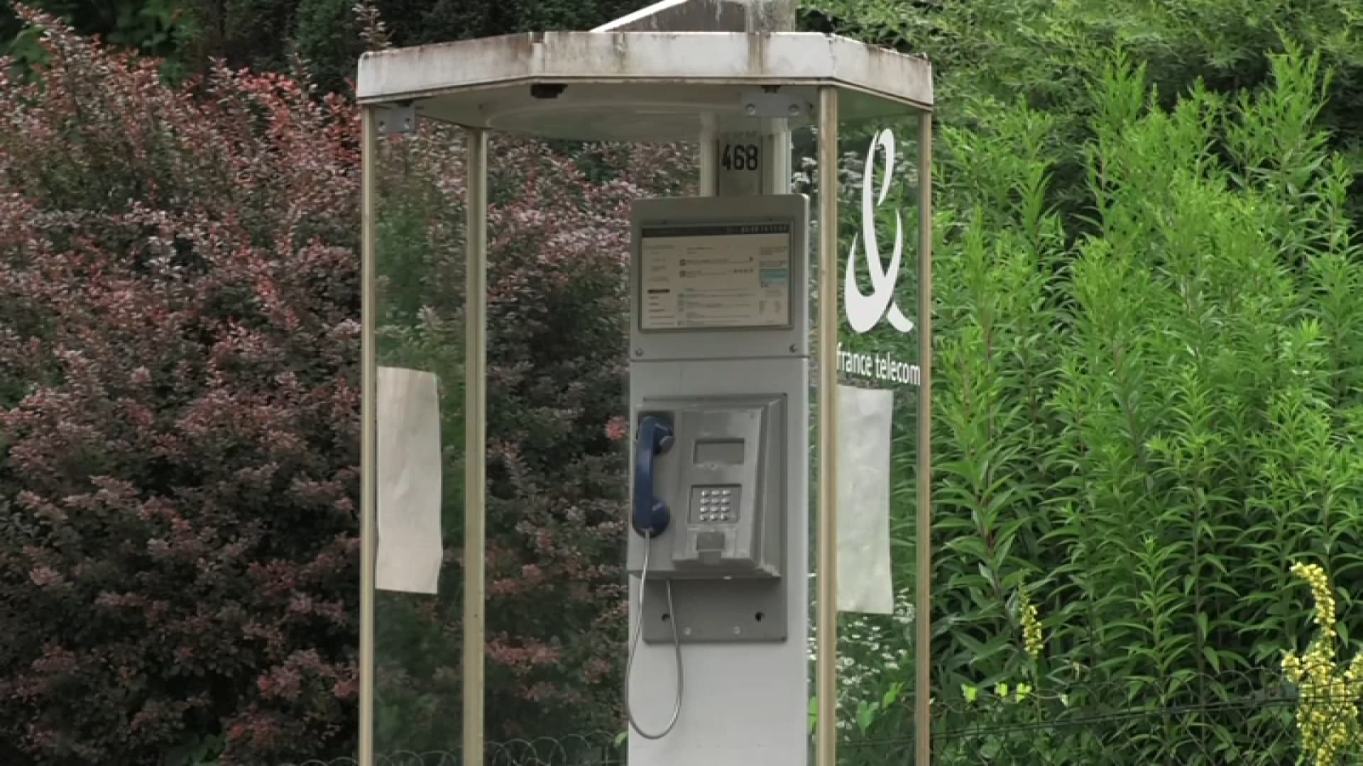 Cinq appels par mois: Murbach abrite la dernière cabine téléphonique en ...