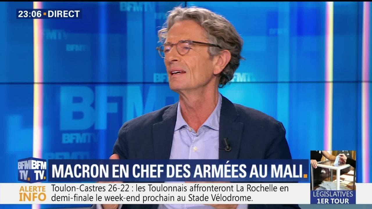 Emmanuel Macron se pose en chef des armées au Mali (2/2)