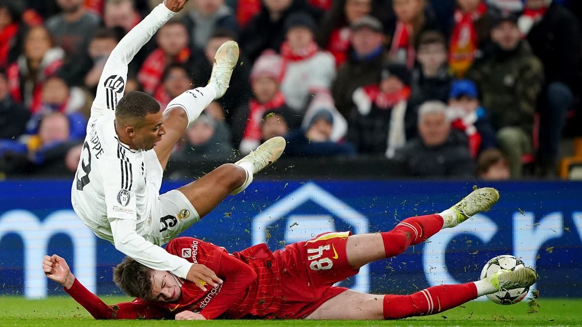 Liverpool-Real: la chute "breakdance" de Mbappé devient déjà un meme
