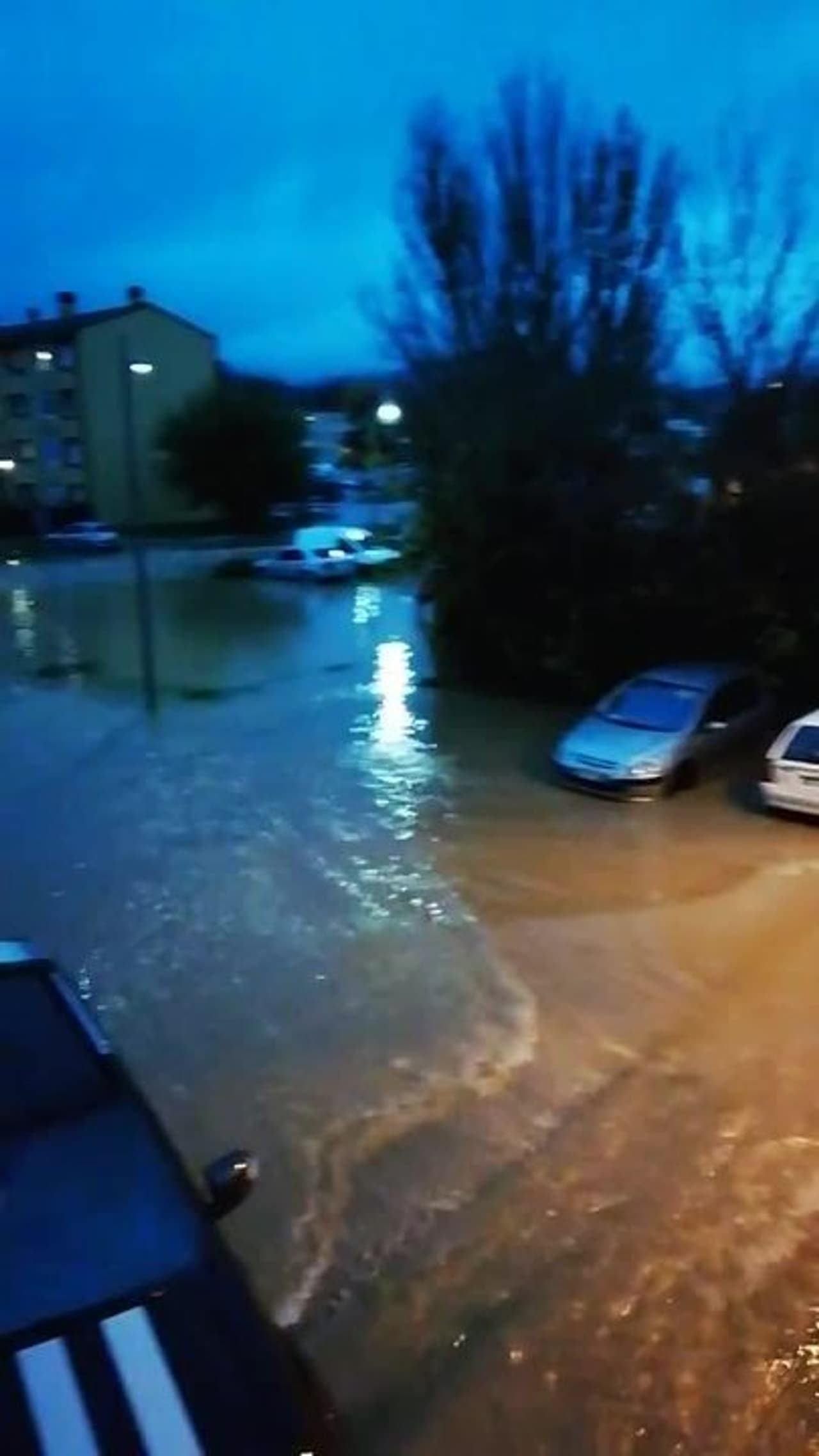 Intempéries dans le Var: un lotissement sous les eaux à Brignoles ...