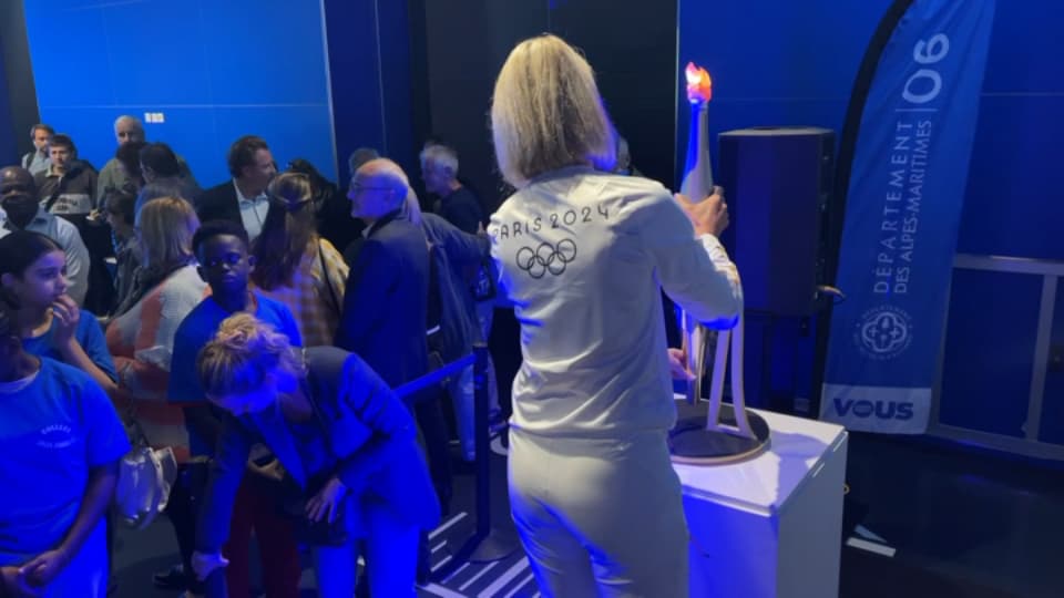 "Un témoin de l'histoire": la torche sous-marine olympique exposée au ...