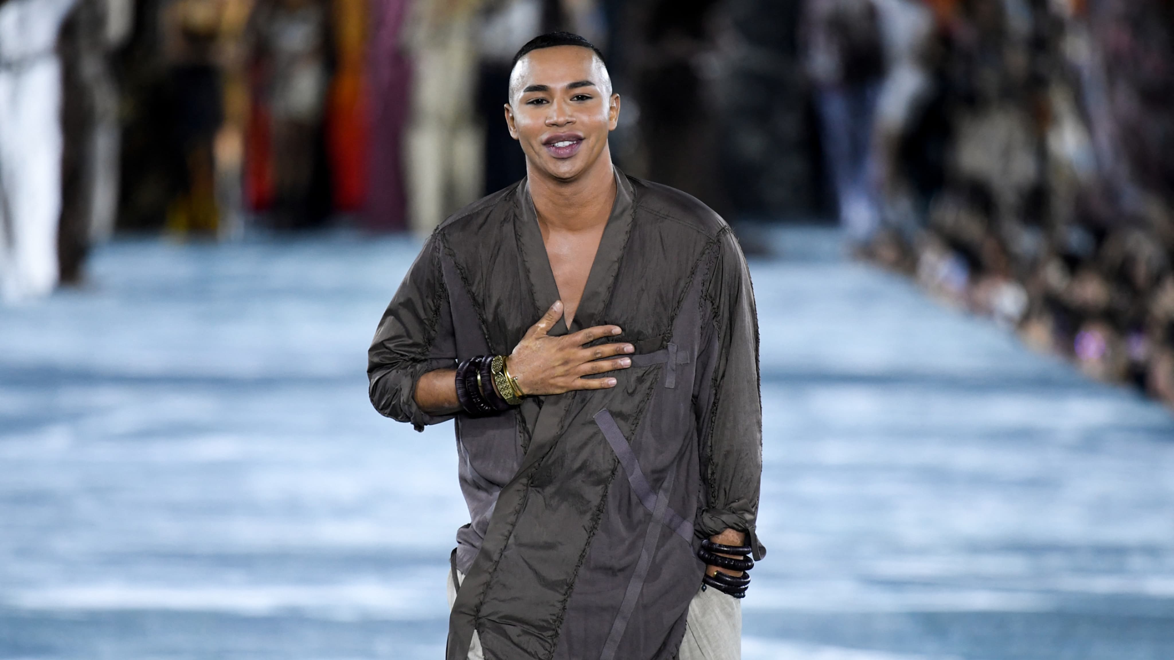 Balmain présentera son défilé ce soir, après le vol de 50 pièces de sa collection