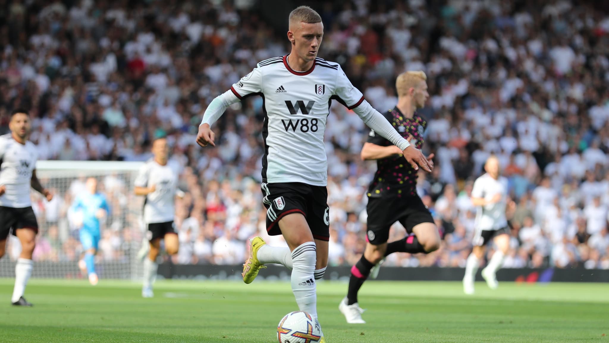 Mercato: un attaquant rejoint un club de D3 anglaise pour porter le 9 ...