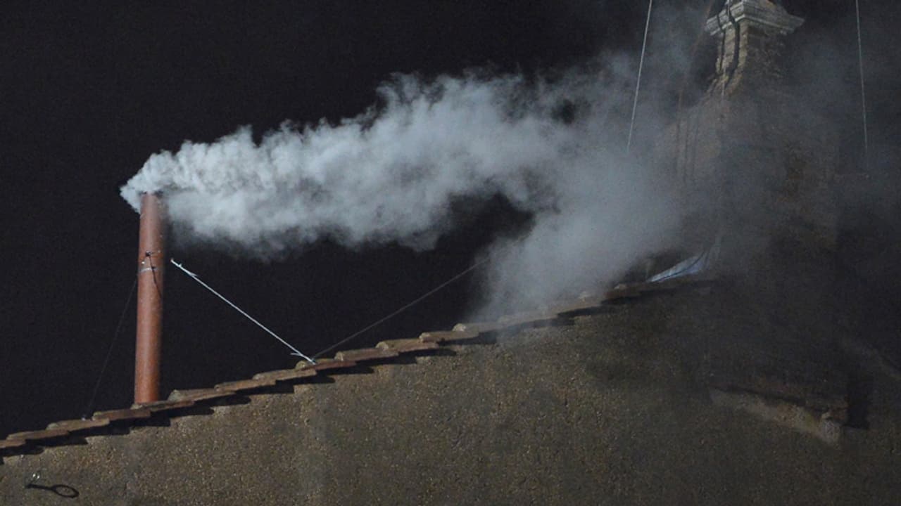 Fumée blanche au Vatican : le nouveau pape élu