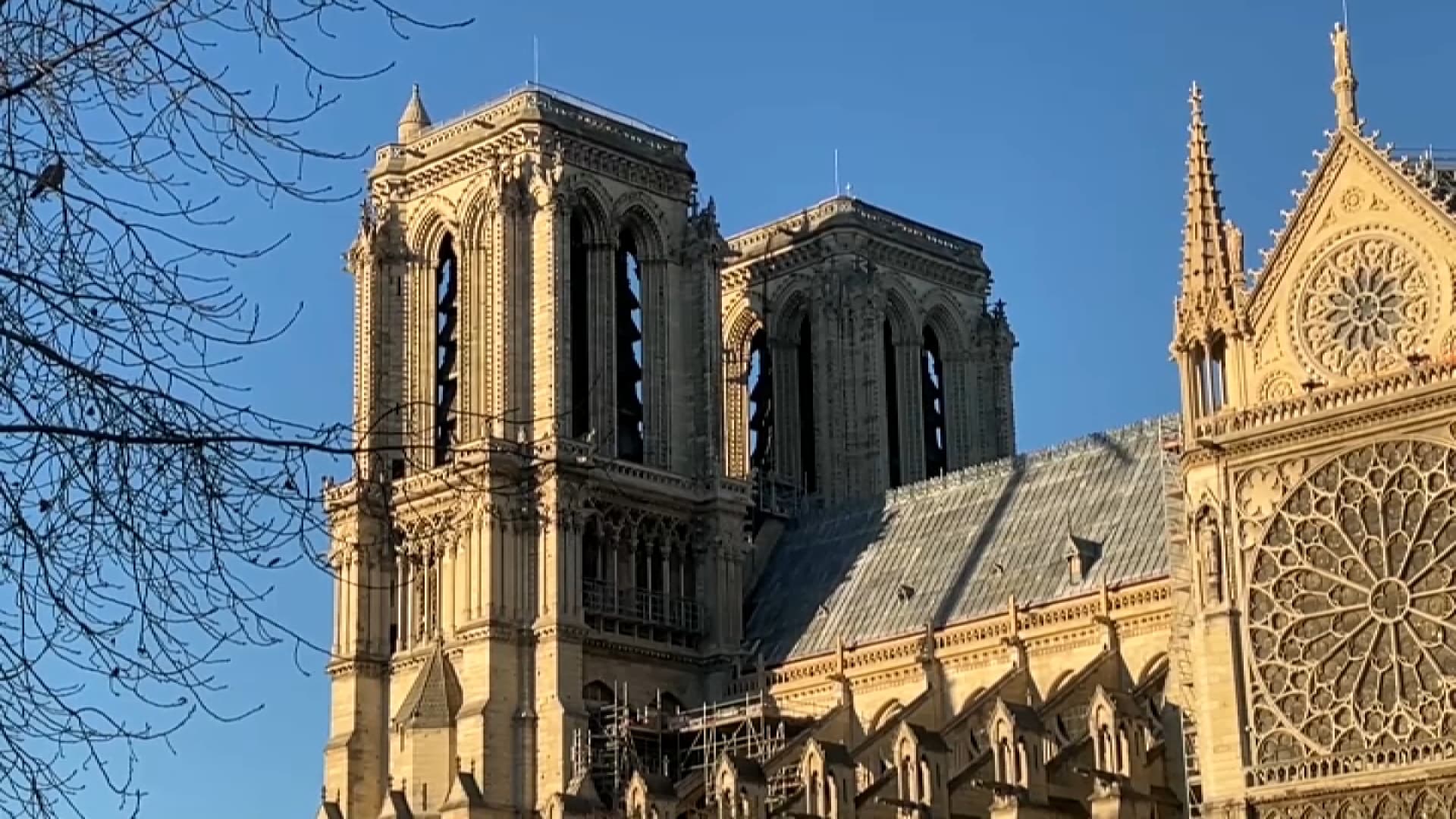 "Nous y sommes": Emmanuel Macron poste une vidéo de l'extérieur de ...