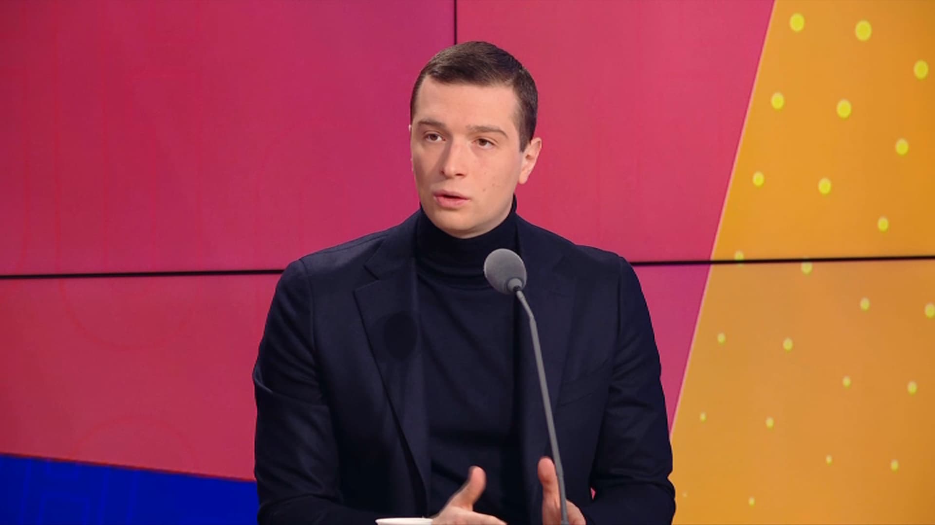 Jordan Bardella tacle Emmanuel Macron: "Sa personne est devenue un ...