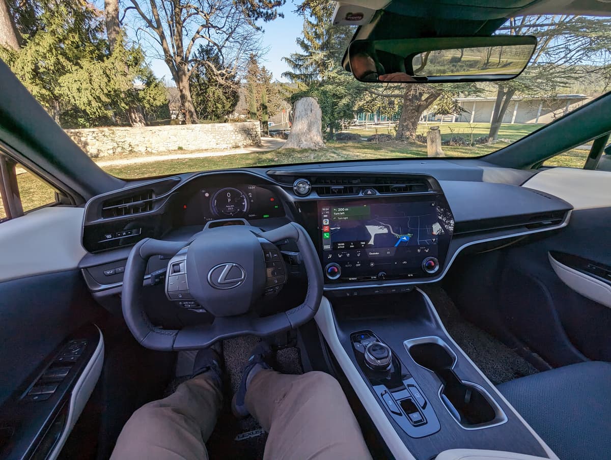 Essai - Lexus RZ, l'innovation dans le volant