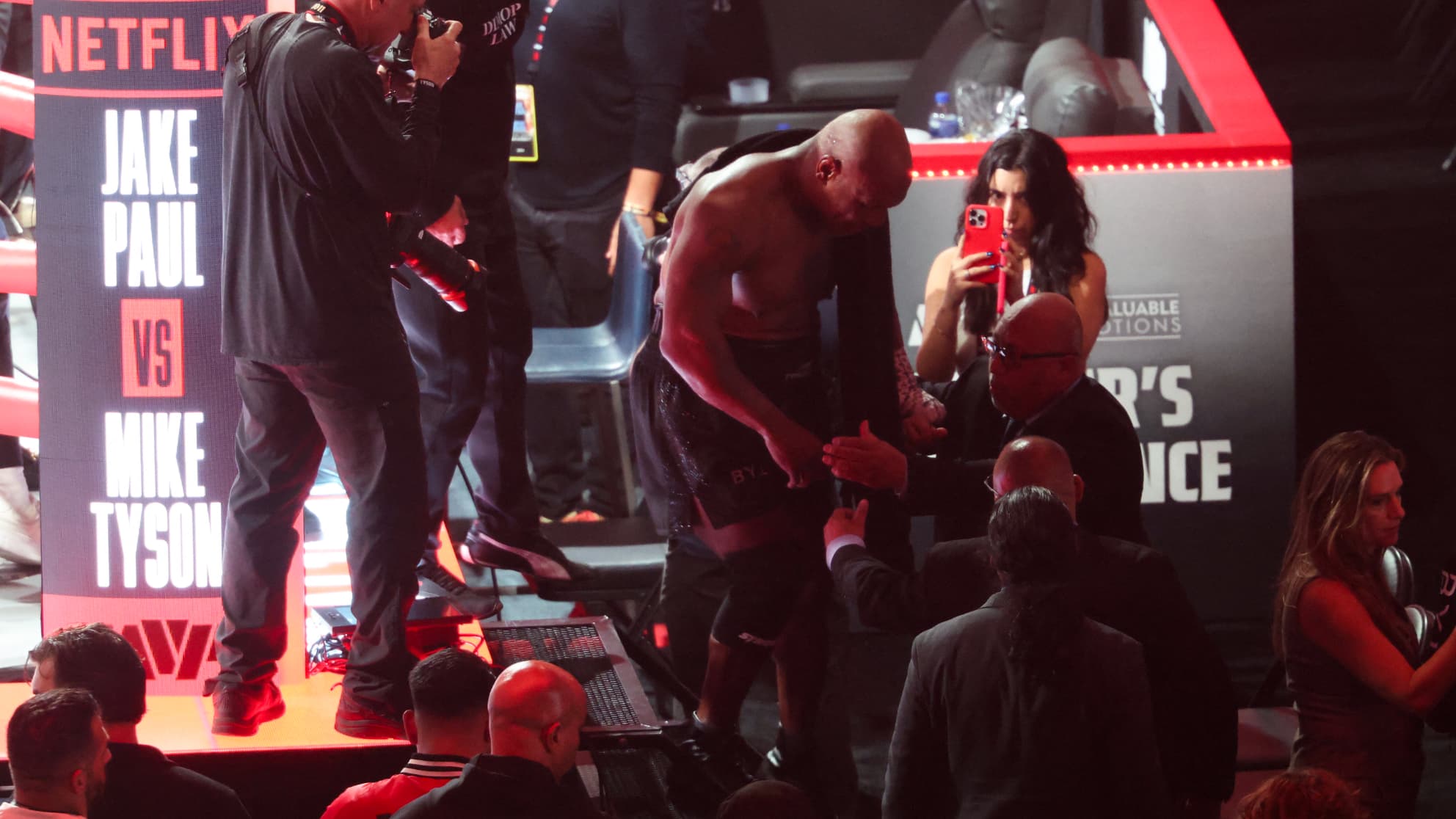 "Un peu gêné", "reconnaissant que Jake ne l'ait pas tué"... Des ...