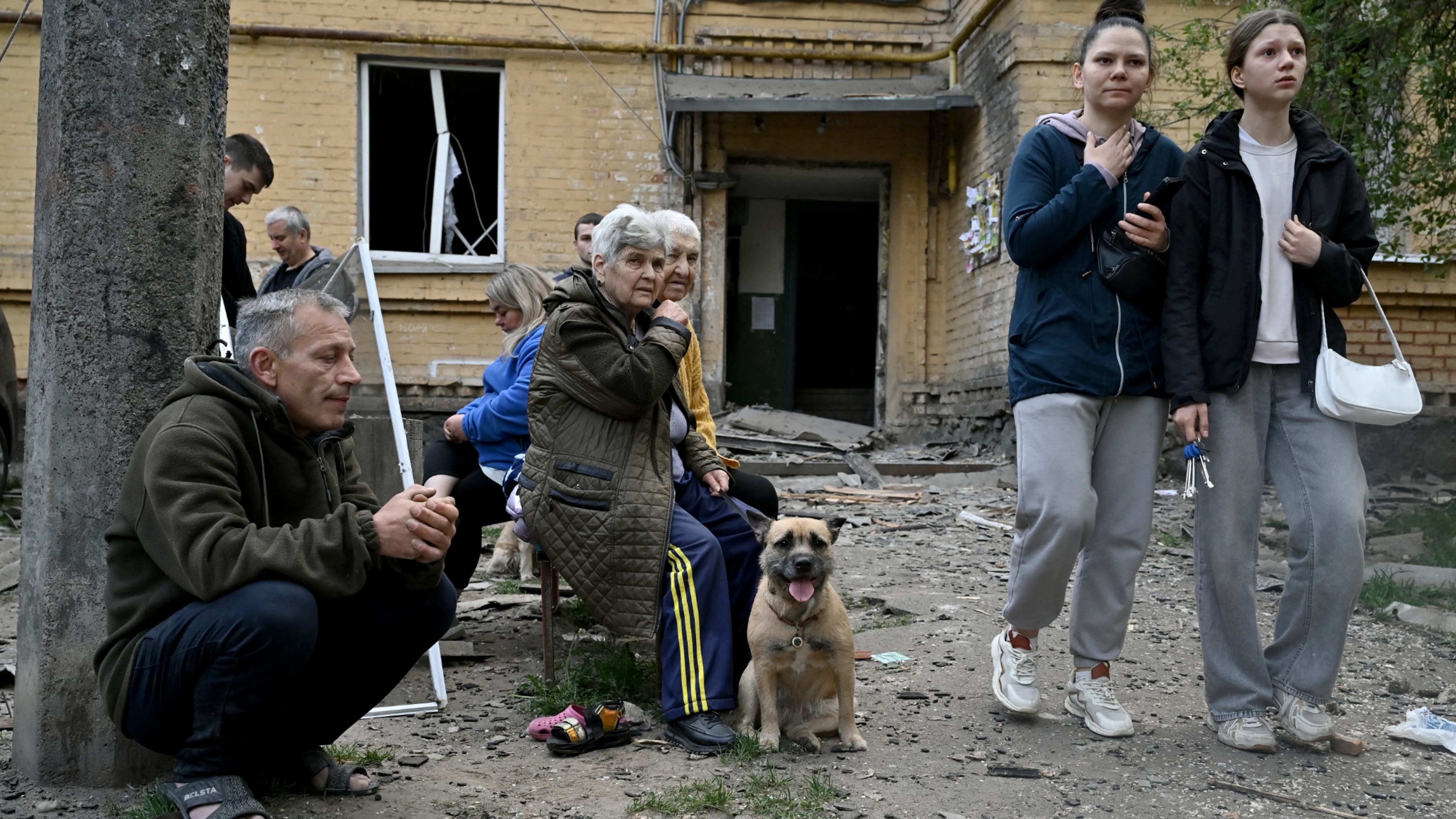 "Des crimes contre les civils": les images des frappes russes mortelles ...