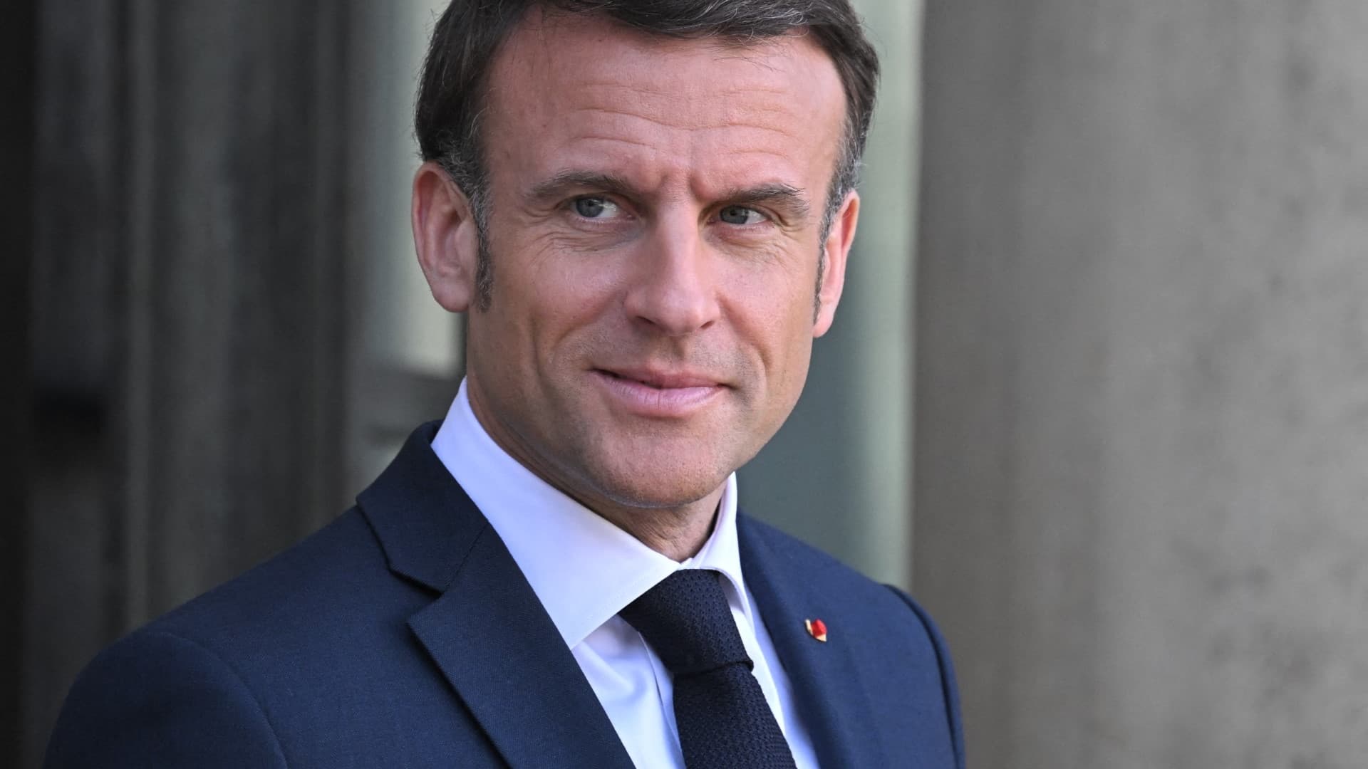 JO 2024: Emmanuel Macron promet à nouveau que l'eau de la Seine sera ...