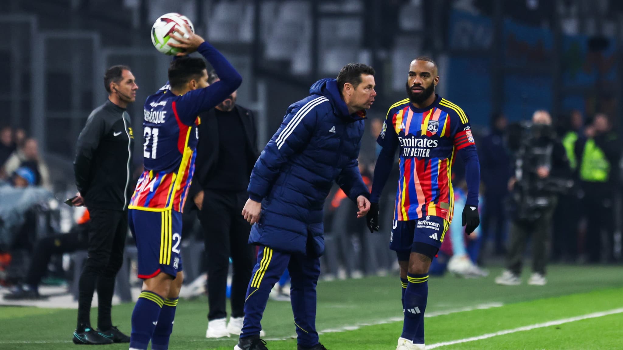 OL: "Je ne pense pas qu’il n’y ait plus d’espoir", positive Pierre Sage ...