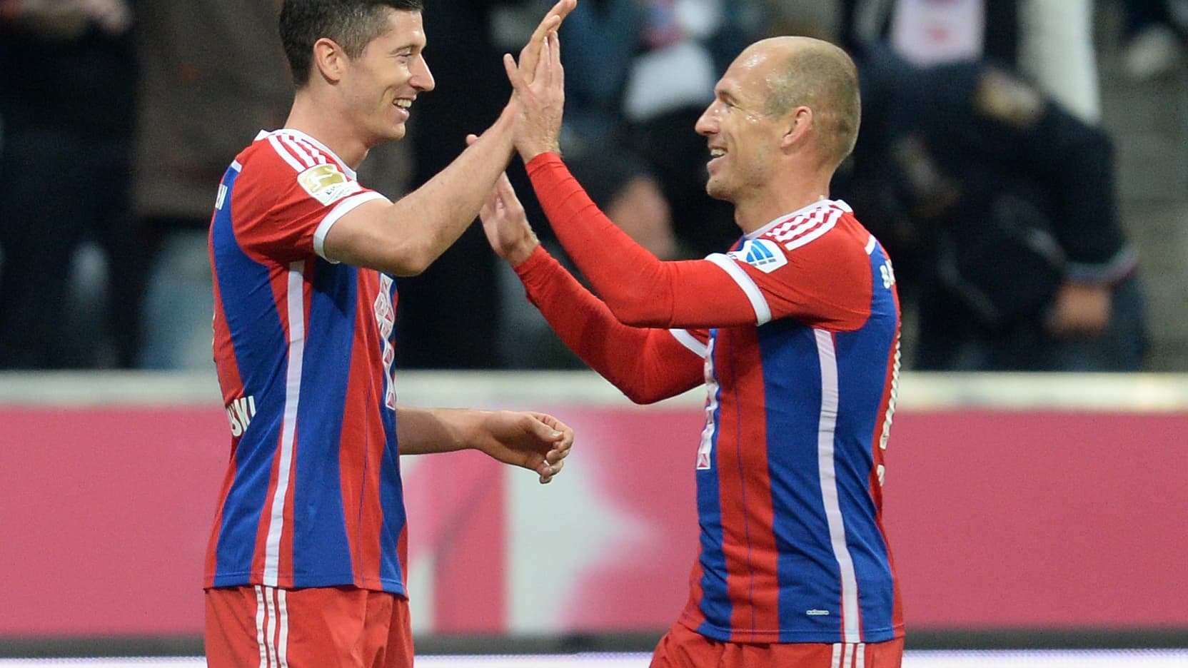 EN IMAGE - Le selfie de Lewandowski avec les supporters du Bayern