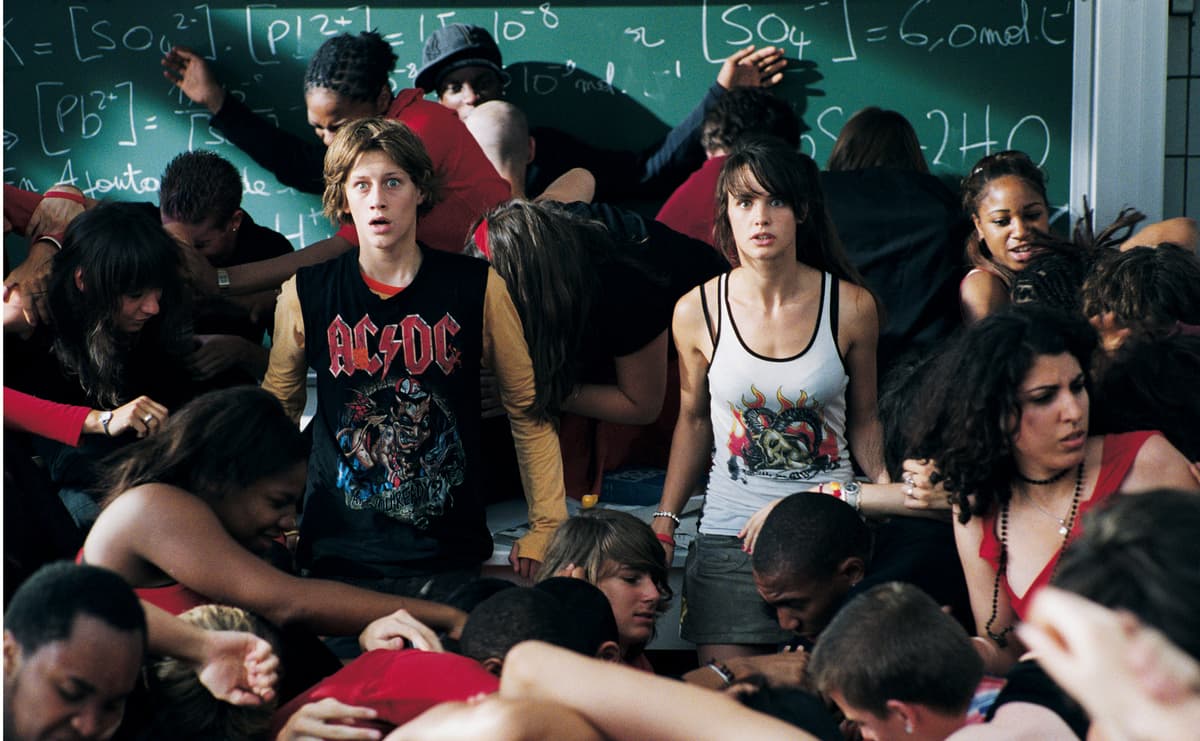 "Hellphone", la comédie incomprise du réalisateur de "Brice de Nice" sur un portable tueur d'ados