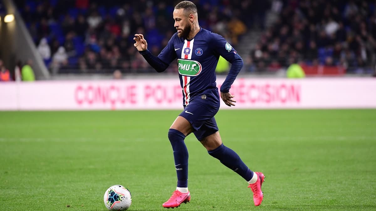 PSG: un militant LGBT demande le retrait du passeport de Neymar