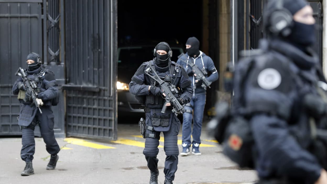 Attentat au couteau à Paris: remise en liberté de deux femmes interpellées Attentat au couteau à Paris: remise en liberté de deux femmes interpellées