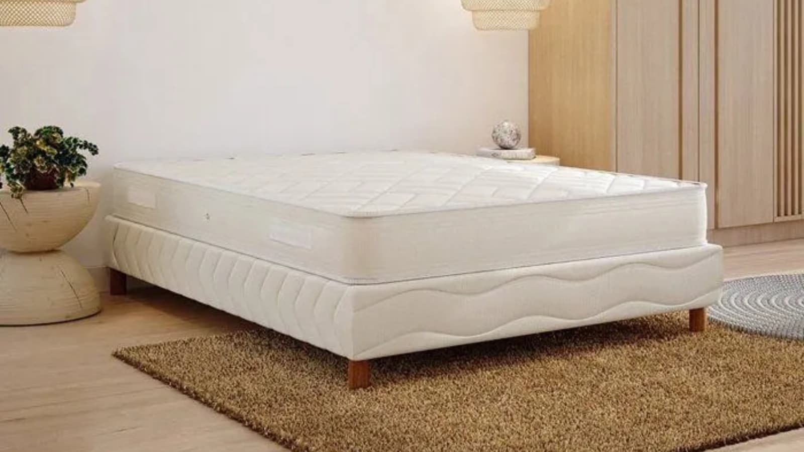 Ce pack sommier + matelas profite d'une remise de plusieurs centaines d ...