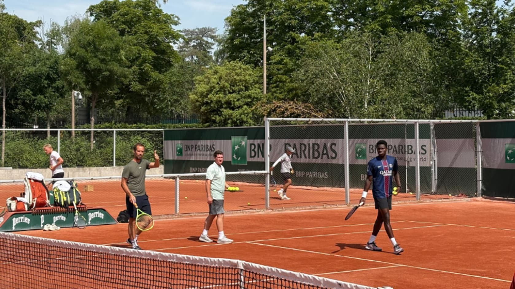 Roland-Garros 2026 : Moïse Kouame s'entraîne avec le maillot du PSG, le ...