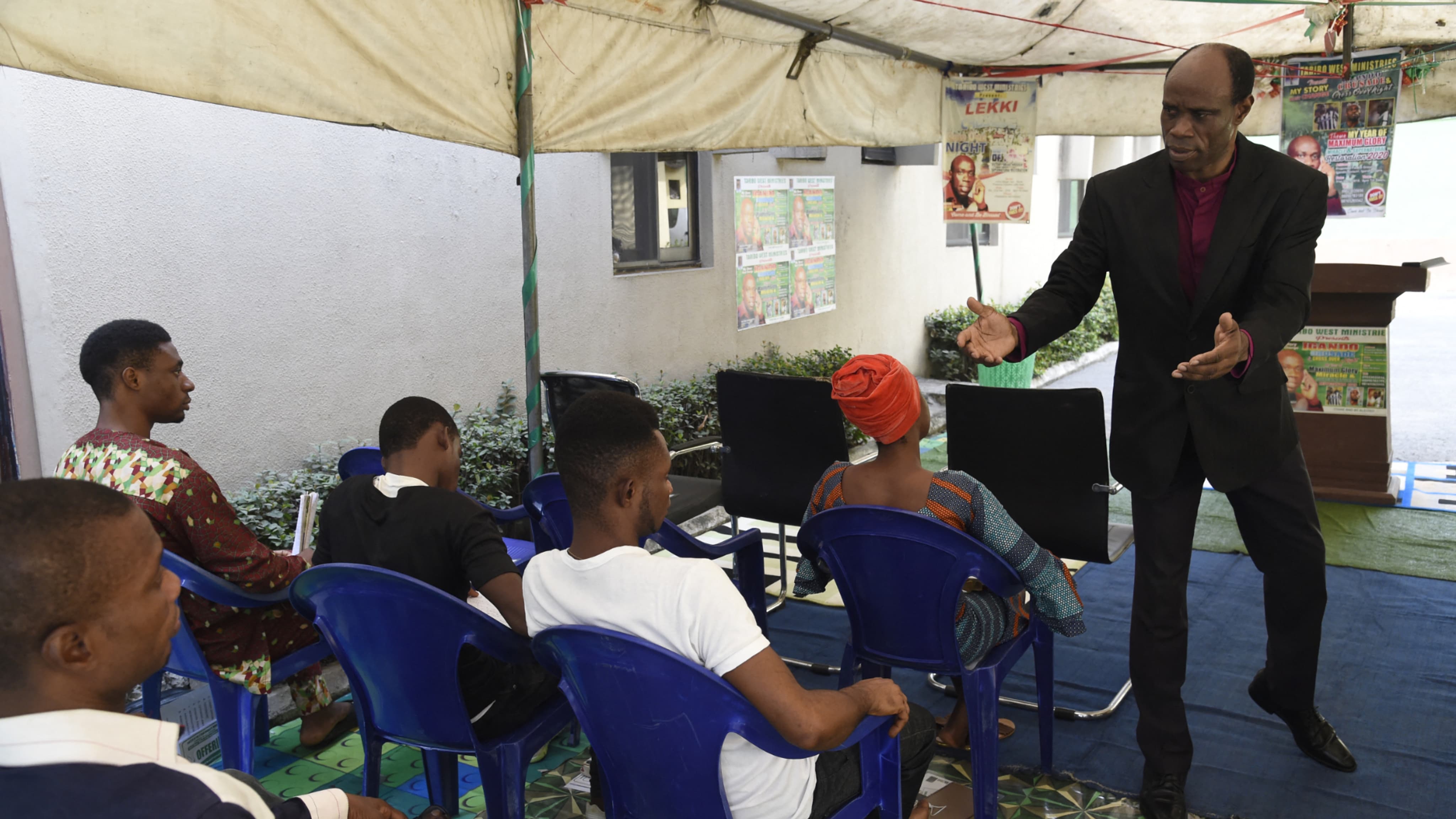 Des stades à l’église… l’étonnante nouvelle vie de Taribo West, l ...