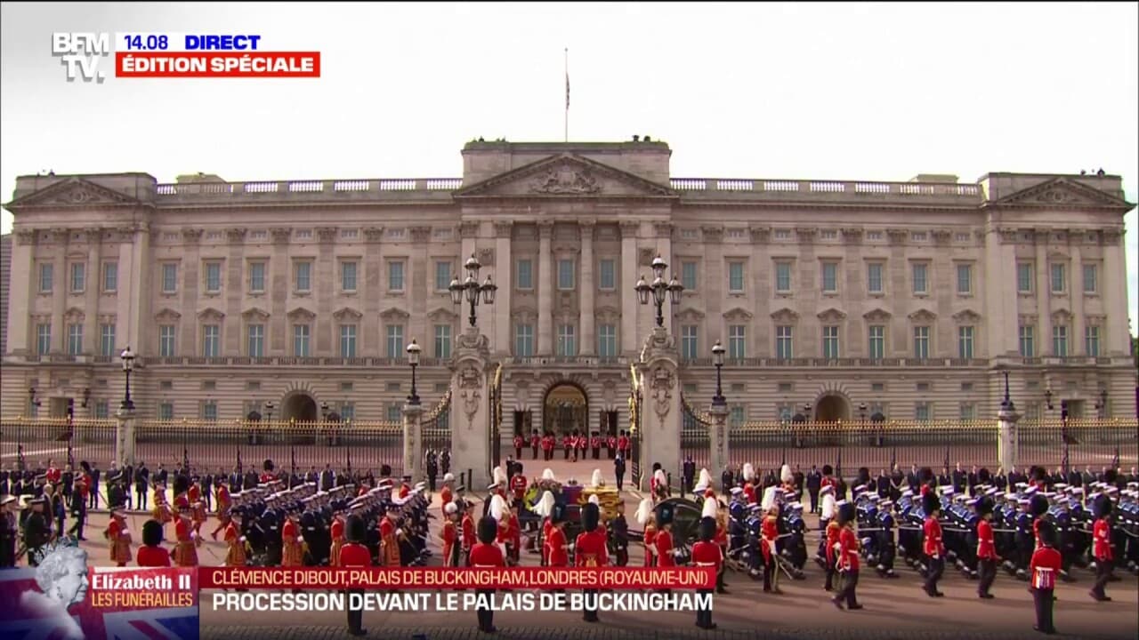 Funérailles d'Elizabeth II: le cercueil passe devant Buckingham Palace Funérailles d'Elizabeth II: le cercueil passe devant Buckingham Palace