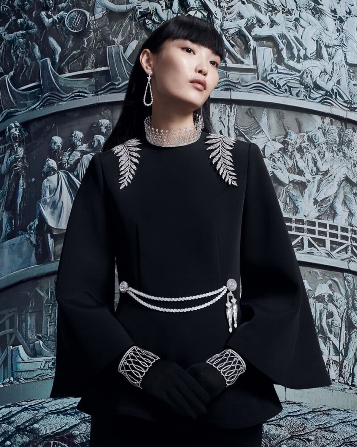 Boucheron dévoile une ligne de haute joaillerie inspirée de l'uniforme ...