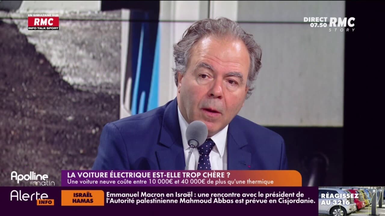 Luc Chatel : "La compétitivité nous est défavorable"