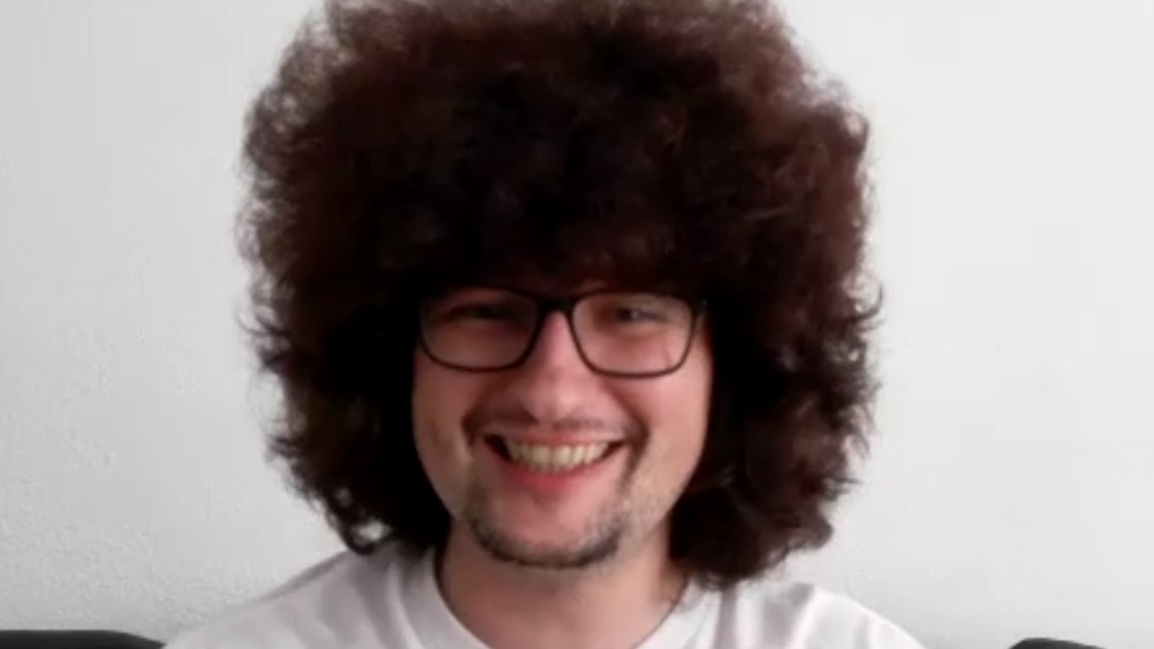 Il ne se coupe pas les cheveux depuis plus d’un an: Frank Ilett, ce fan ...
