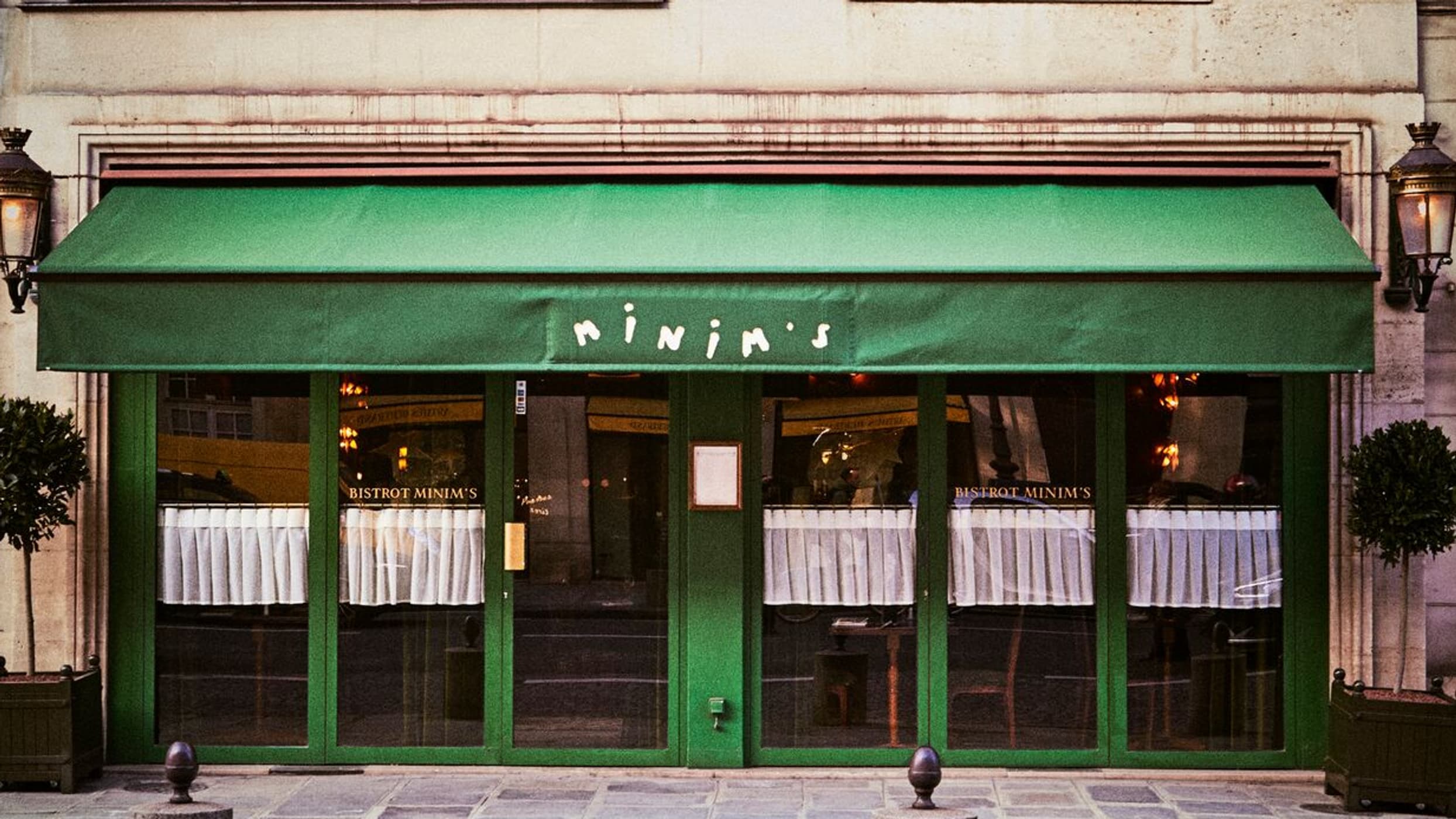 Décor repensé et esprit bistrot, le Minim's signe son grand retour sous ...