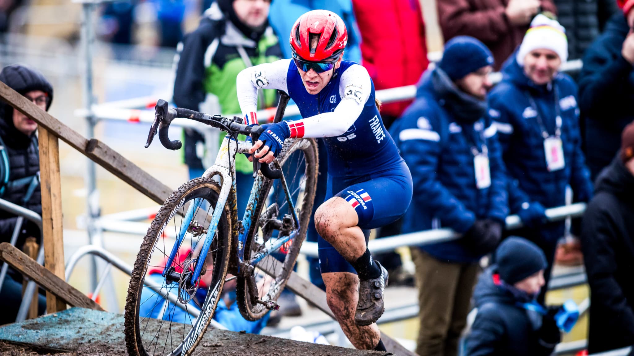 Cyclo-cross: la Française Célia Gery championne du monde chez les juniors
