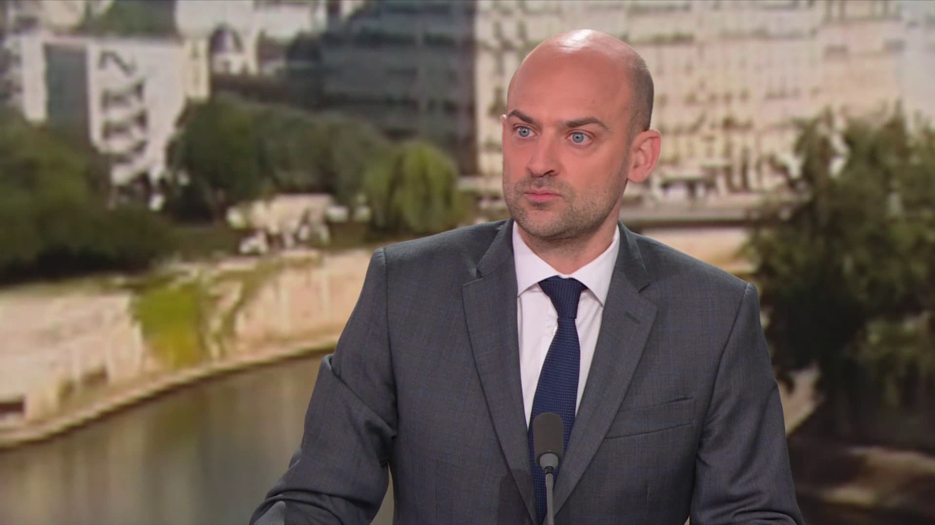 Tensions France-Algérie: Jean-Noël Barrot annonce l'expulsion de ...