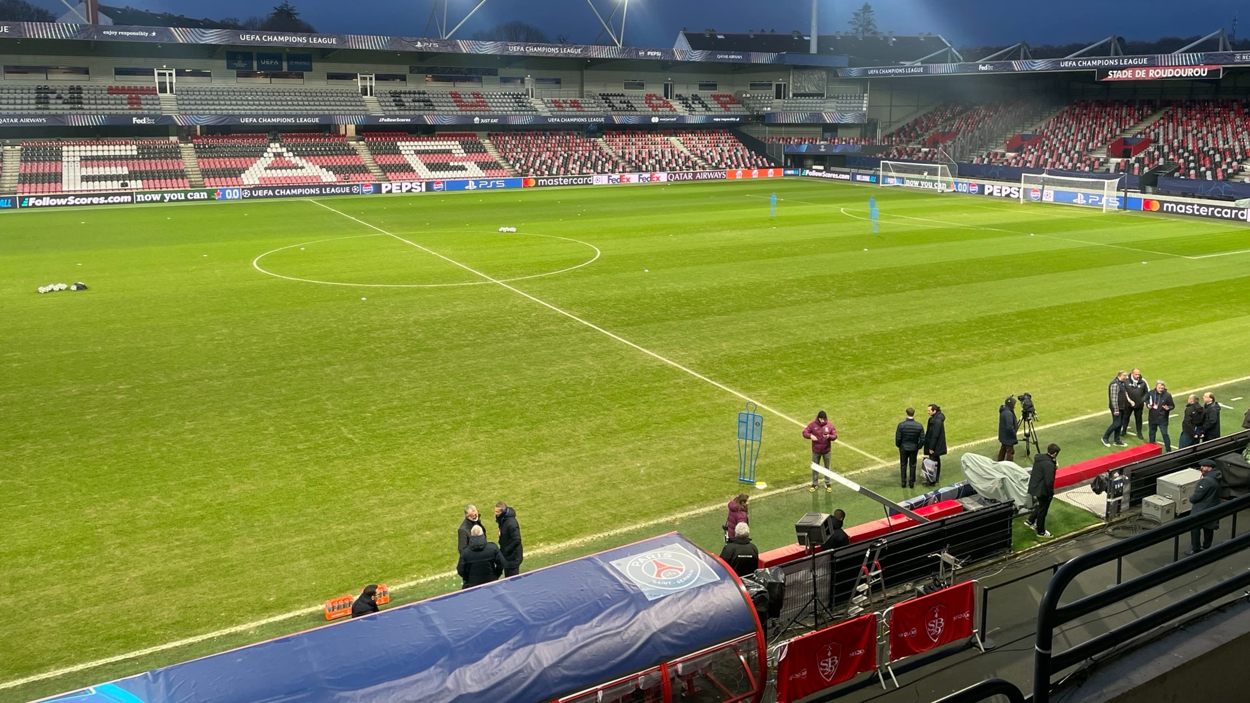 Brest-PSG: les images de la pelouse dégradée de Roudourou qui inquiète ...