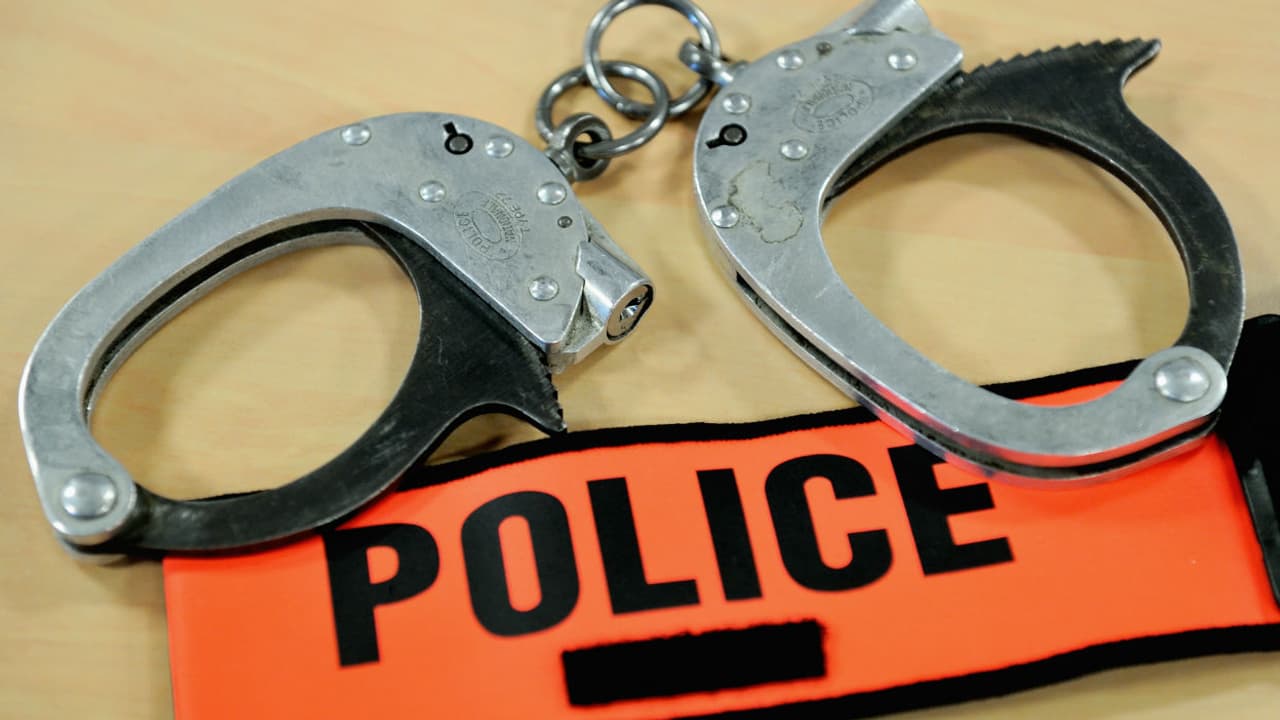 Bas-Rhin: l'atelier "menottage" de la police nationale destiné aux ...