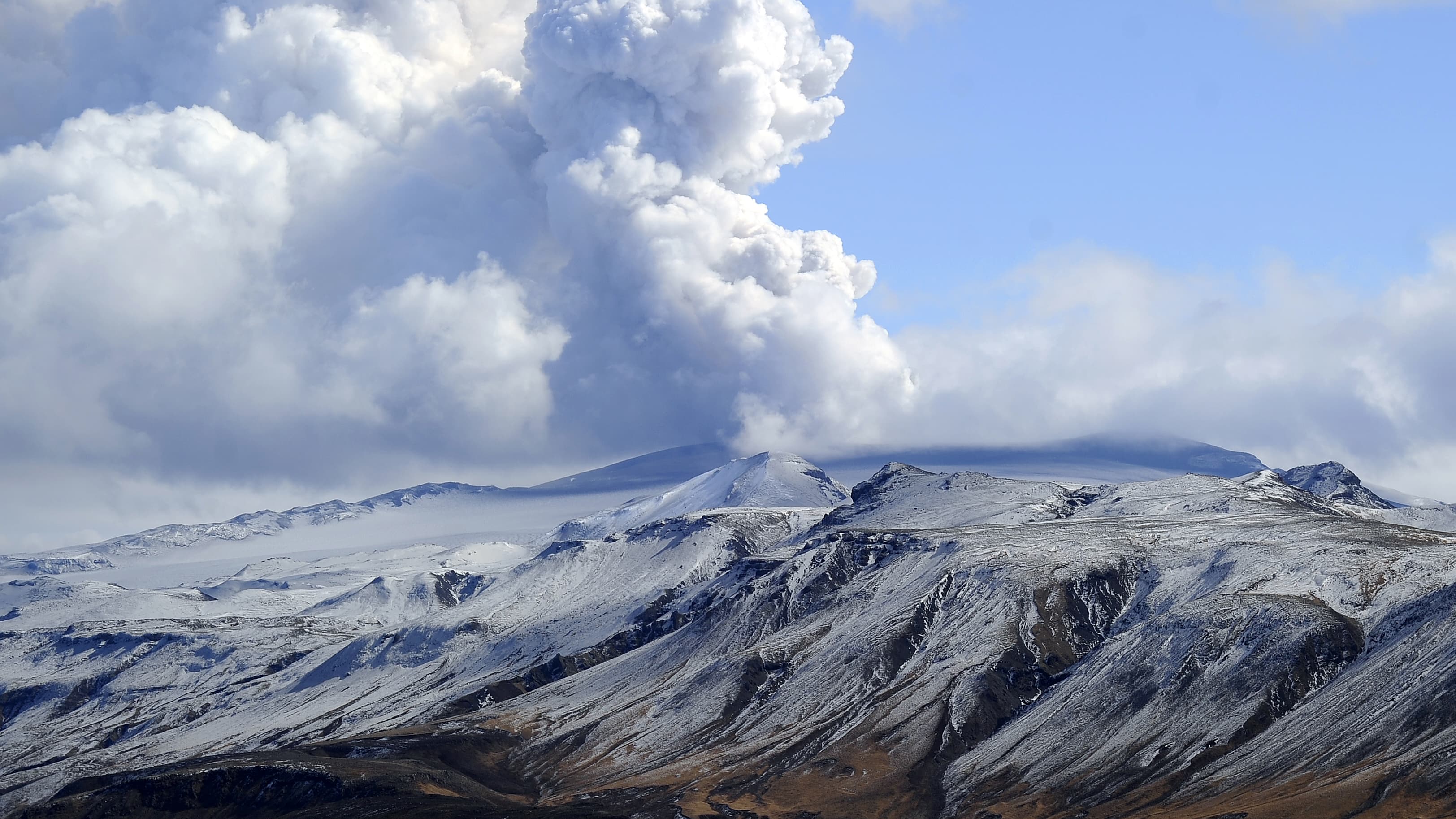 L'Islande interdit le trafic aérien autour d'un volcan en risque d'éruption