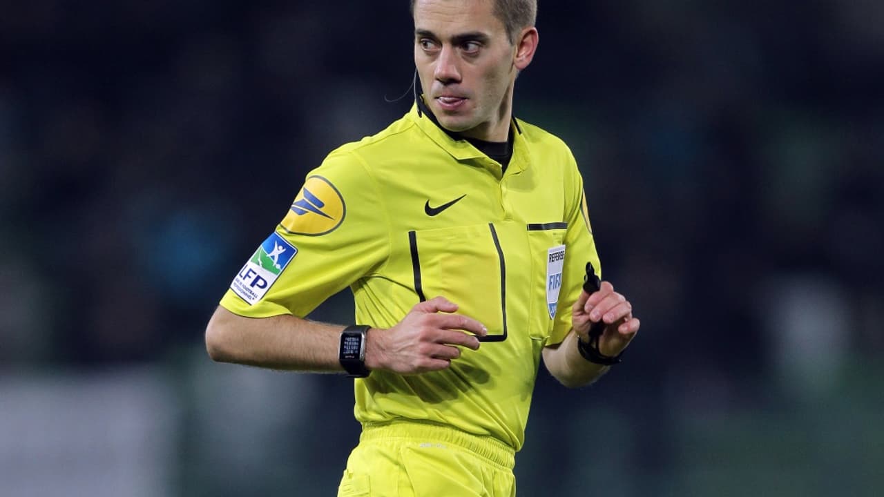 Clément Turpin, un arbitre dans le collimateur pour le match OL-Angers