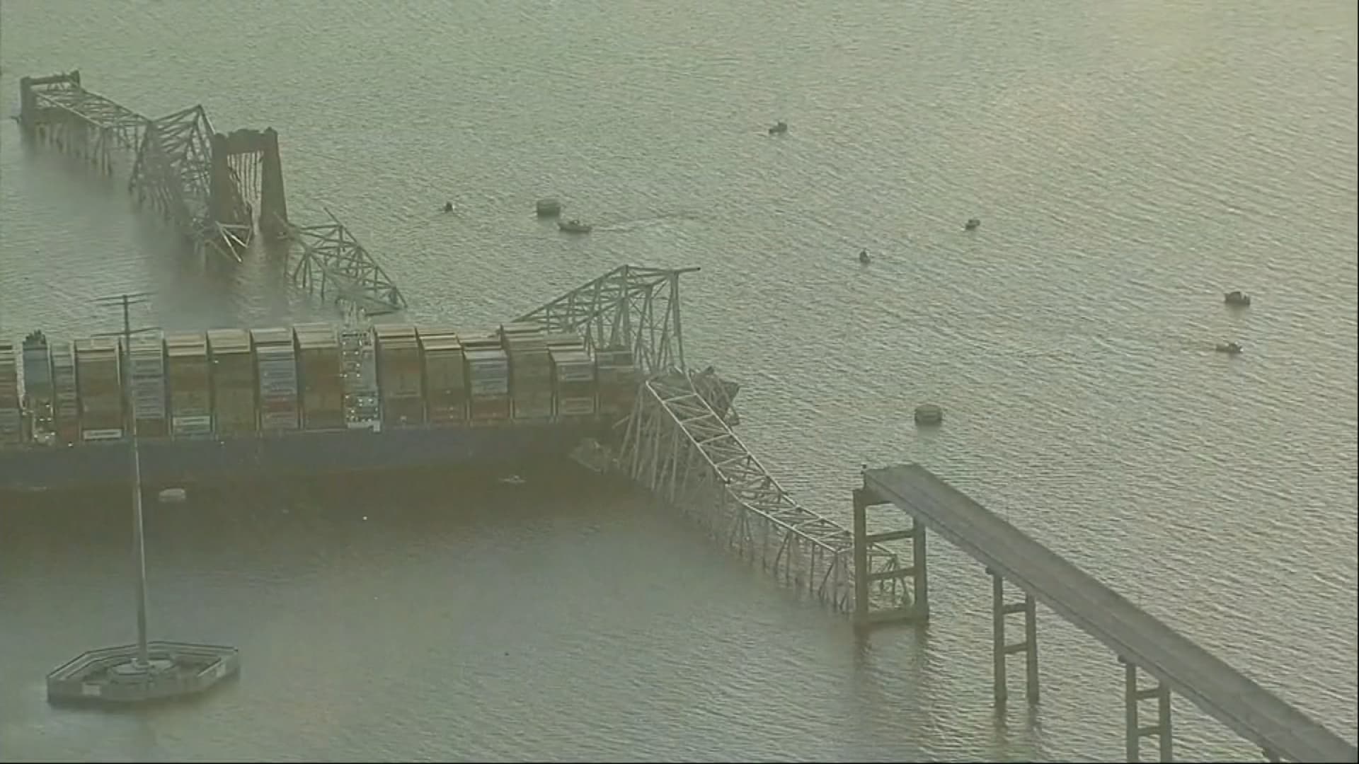 Pont effondré à Baltimore: les images aériennes après la catastrophe