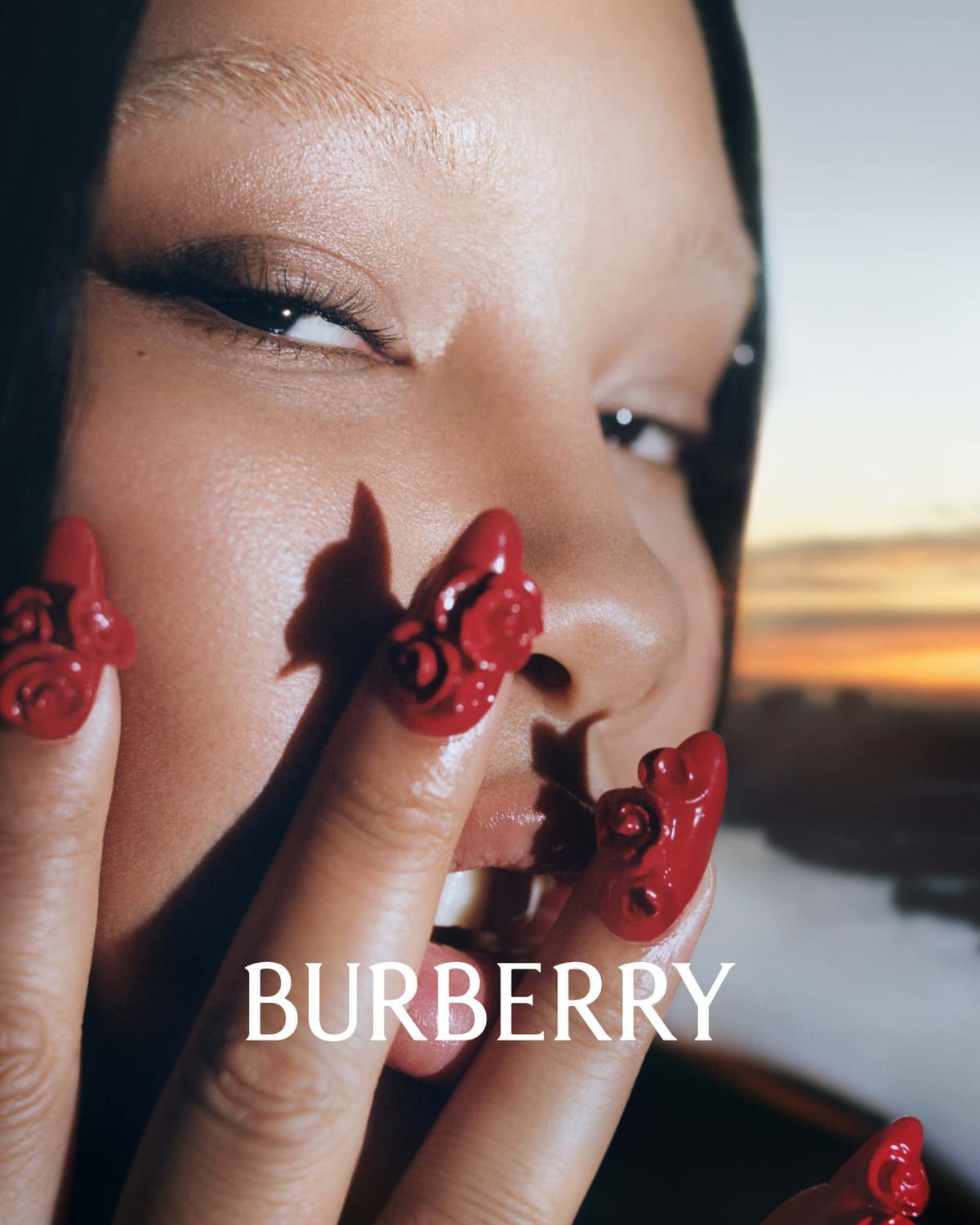 Logo, campagne, produits... Burberry dévoile sa nouvelle expression ...