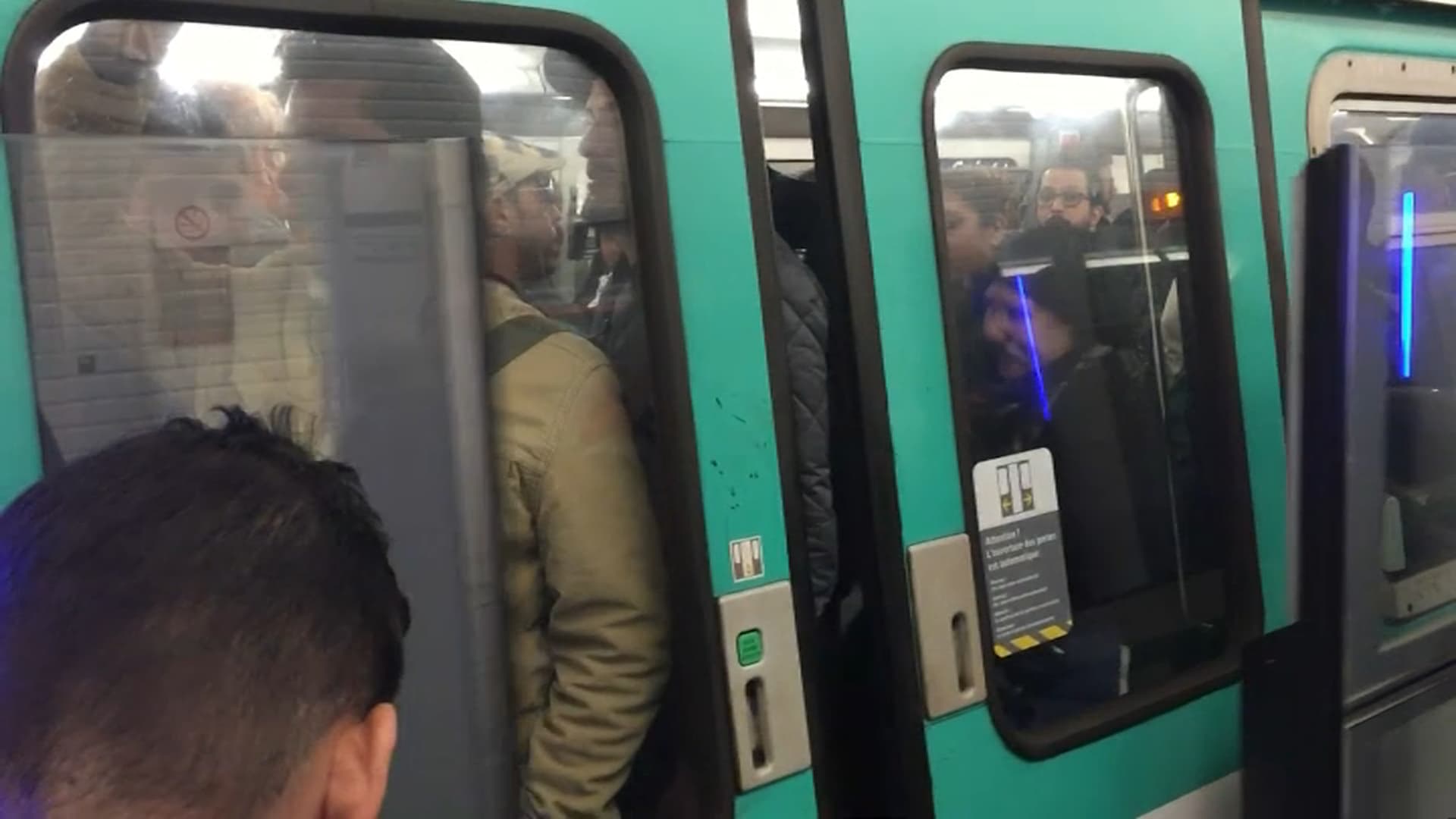 Paris: la RATP veut supprimer des strapontins sur la ligne 13 du métro