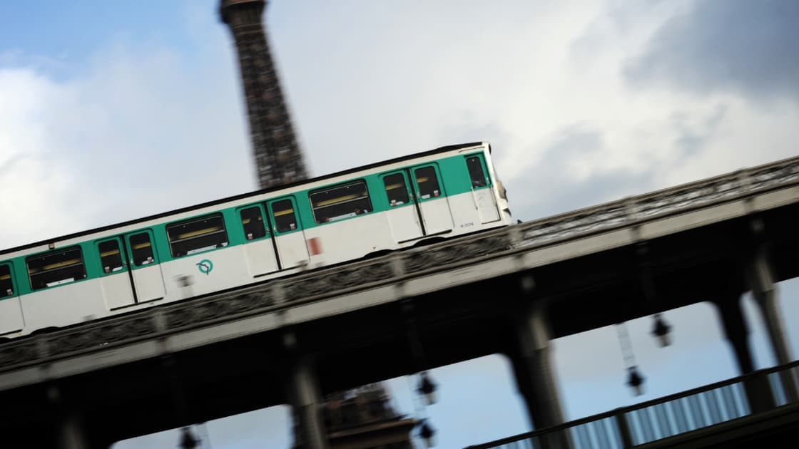 Grève à la RATP: pourquoi n'y-a-t-il pas de service minimum?