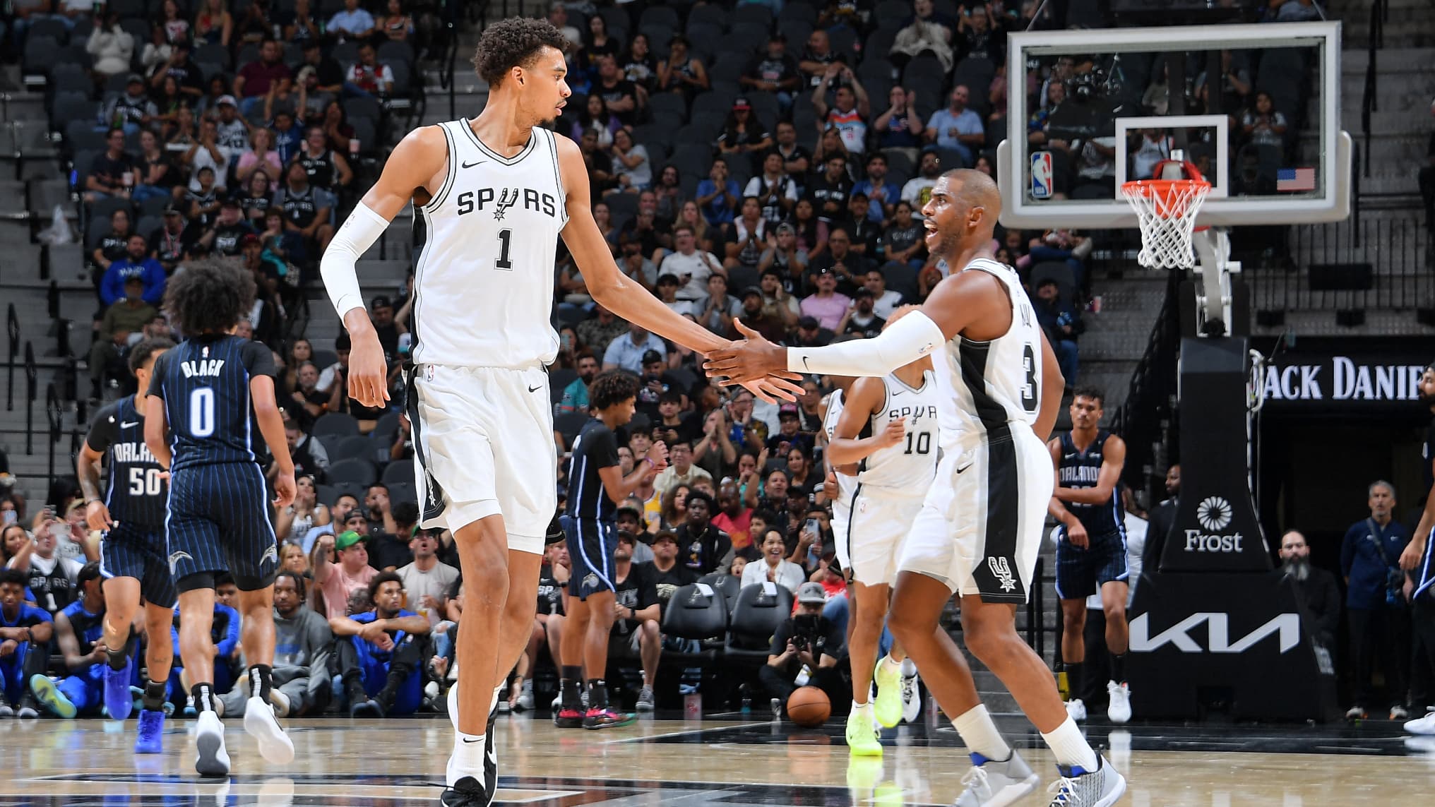 "Son impact dépasse les simples stats": Chris Paul, le chaînon manquant pour Wembanyama et les ...