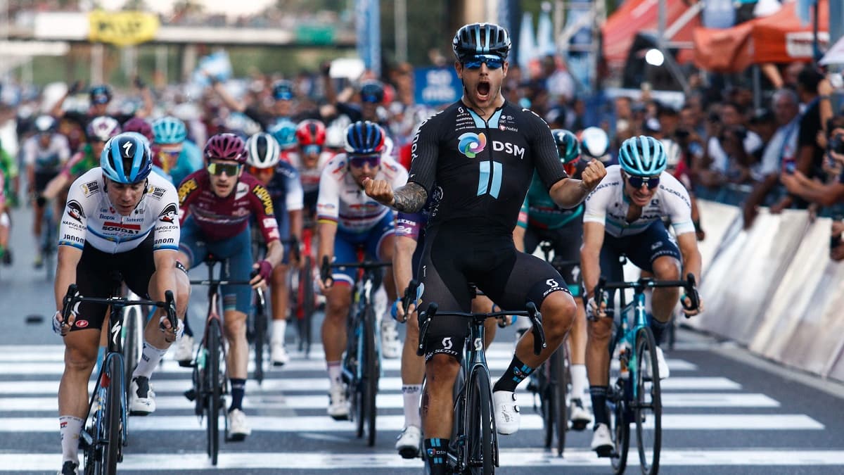 Cyclisme: Jakobsen a encore frôlé un grand danger après avoir heurté... un téléphone