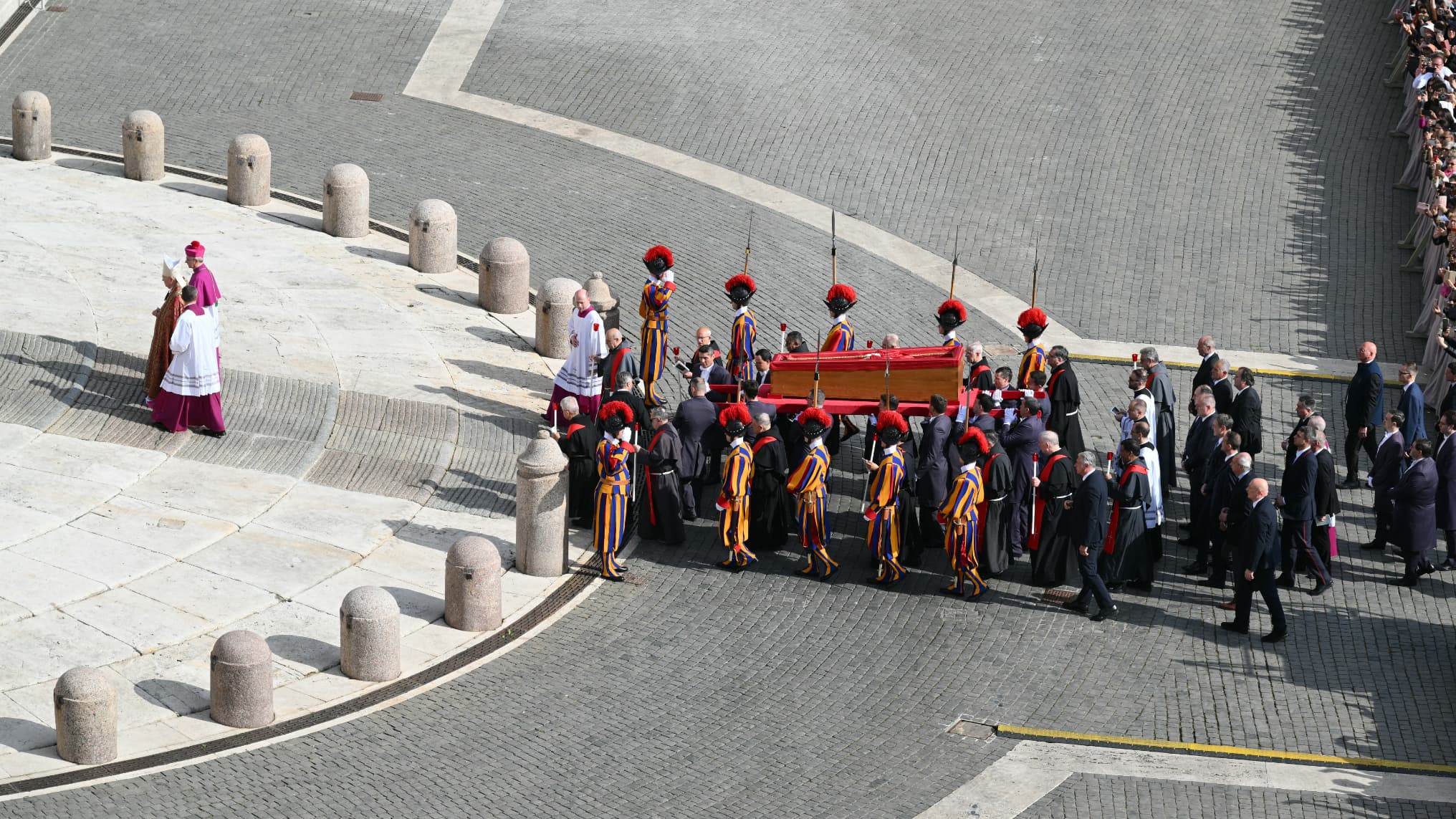 Pourquoi l'enterrement du pape François va coûter moins cher que ceux ...