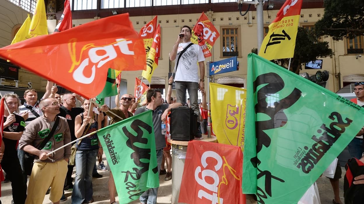 Journée d'action syndicale: les principaux accès au Havre bloqués par ...